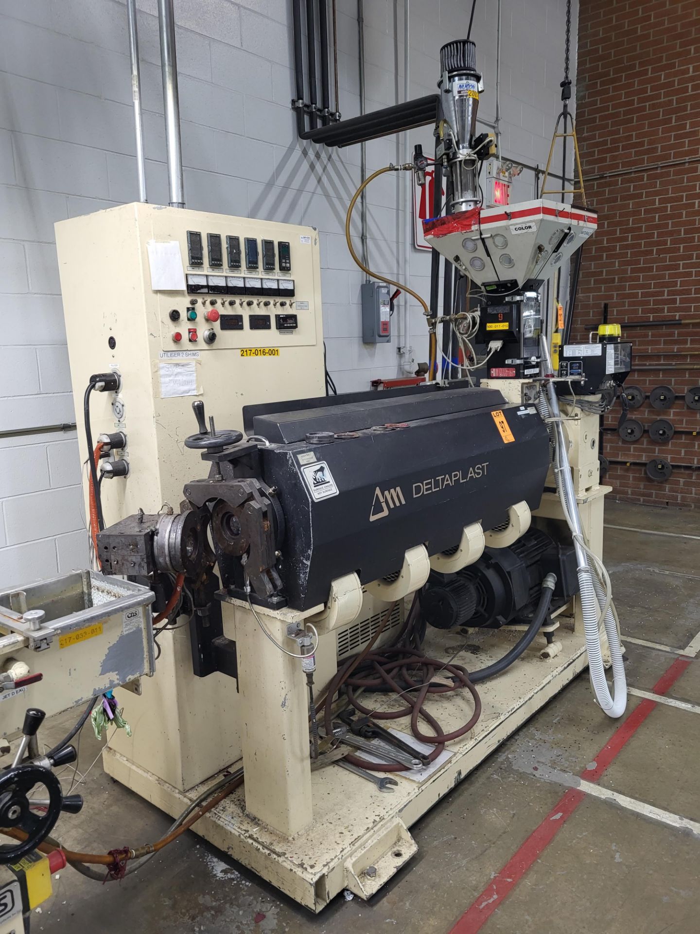 DELTAPLAST Extruder with MAGUIRE mod. WSB-MB Series Dosing Unit, with ...