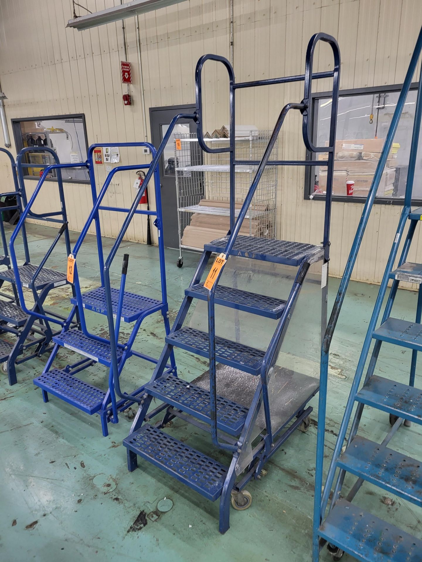 AGF BROME 4-Step Mobile Ladder Stand, 1-side railRigging Fees / Frais ...
