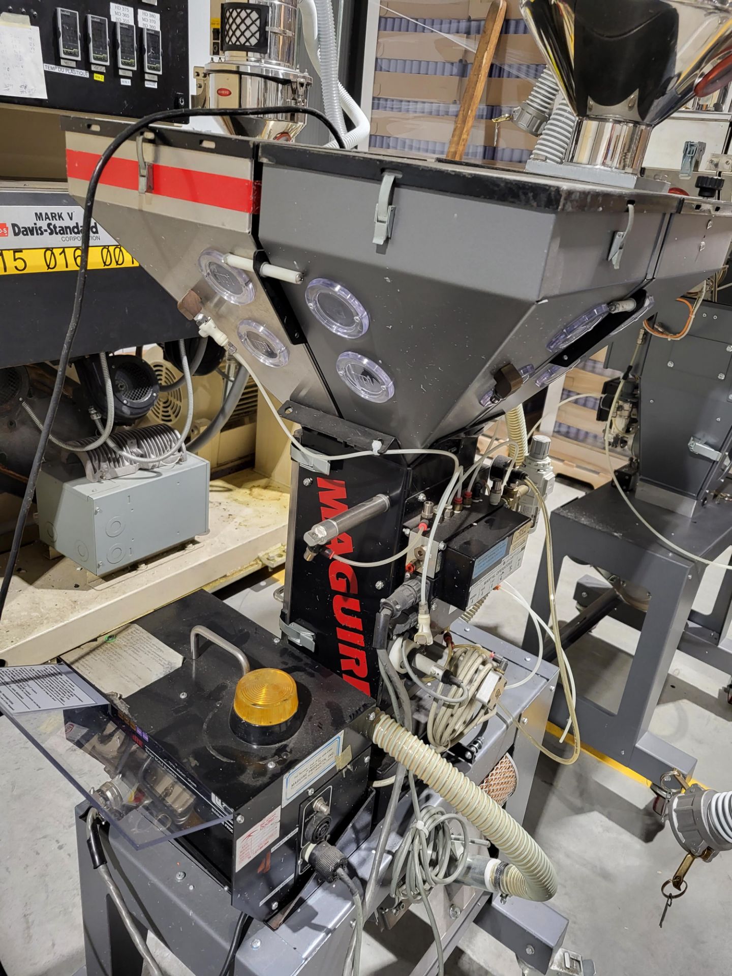 MORETTO / MAGUIRE Hopper Loader System with MORETTO Hopper Loader, 3 ...