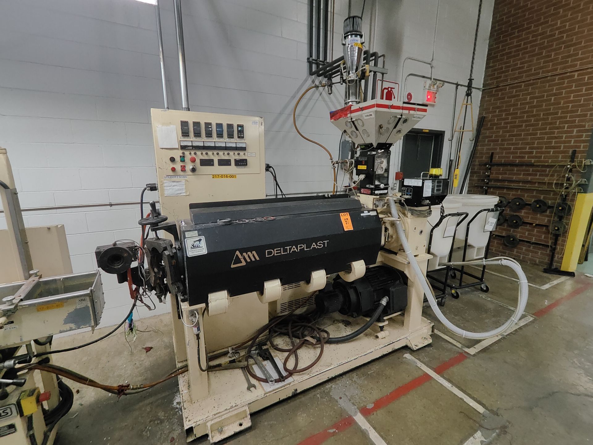 DELTAPLAST Extruder with MAGUIRE mod. WSB-MB Series Dosing Unit, with ...