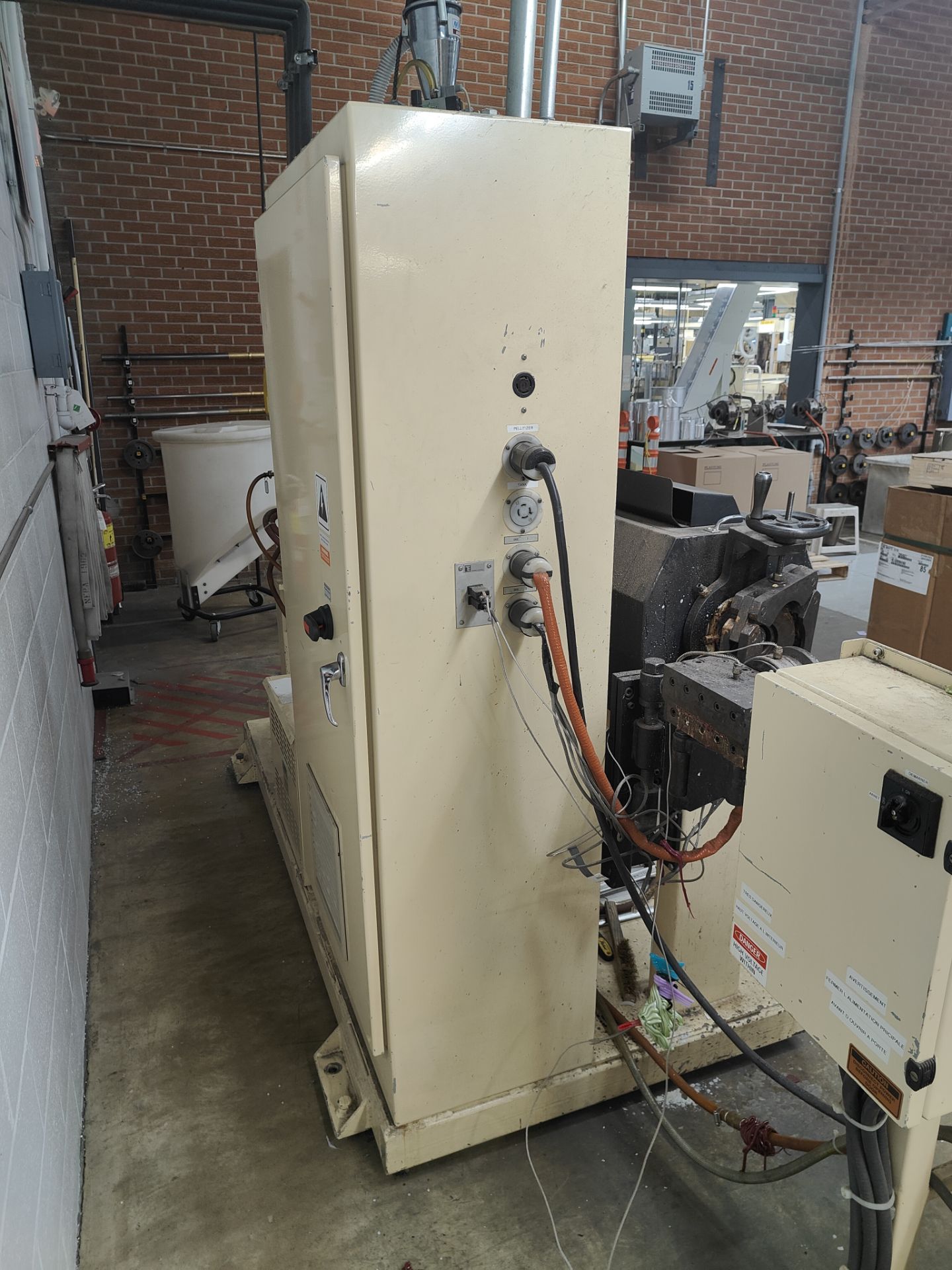 DELTAPLAST Extruder with MAGUIRE mod. WSB-MB Series Dosing Unit, with ...