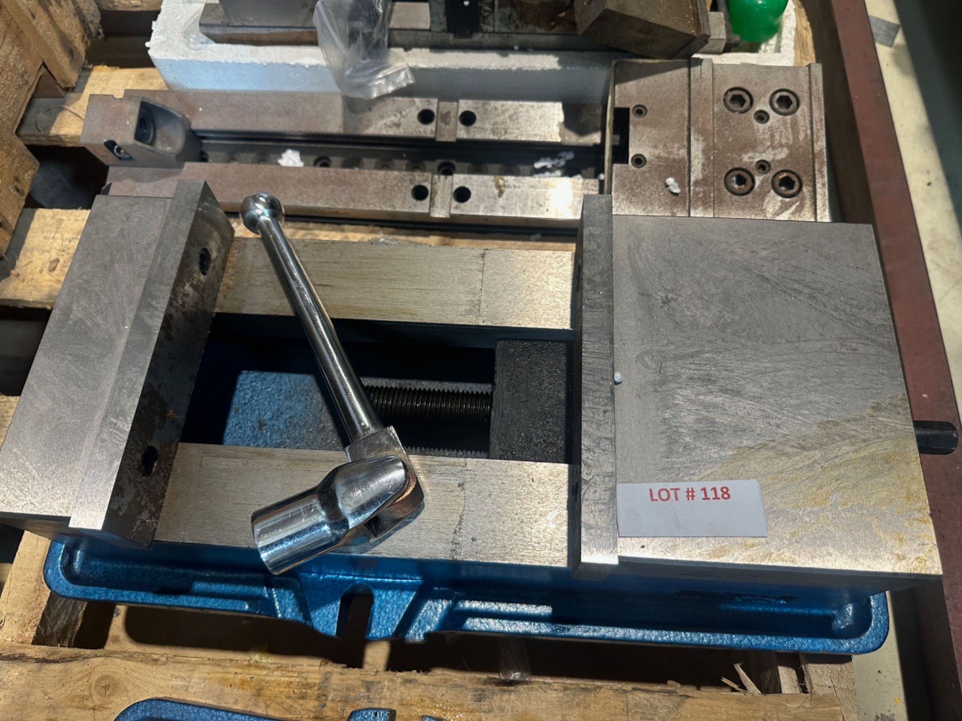 Autowell / Machine Vice / 8'' wide /8,5'' open, Location - Montreal, Quebec
