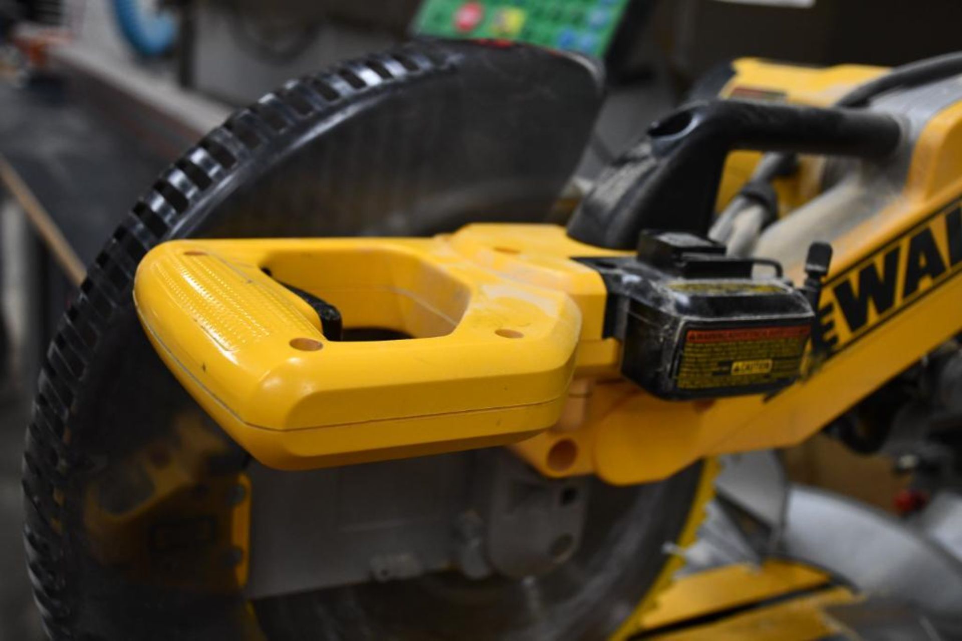 DEWALT DW718 12" SLIDING DUAL BEVEL COMPOUND MITER SAW WITH LASER