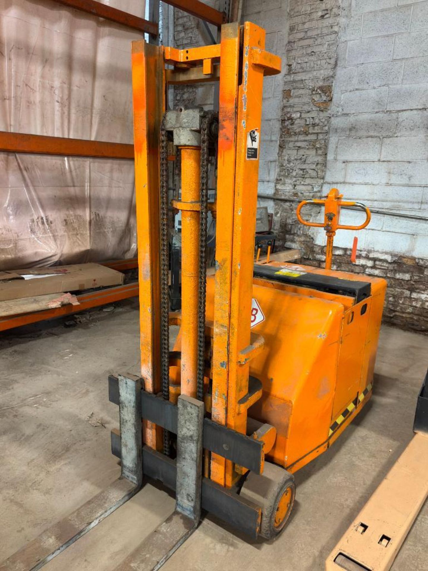 WISCONSIN INDUSTRIAL CLARK ELECTRIC PALLET JACK/STACKER, MODEL 20TTE ...