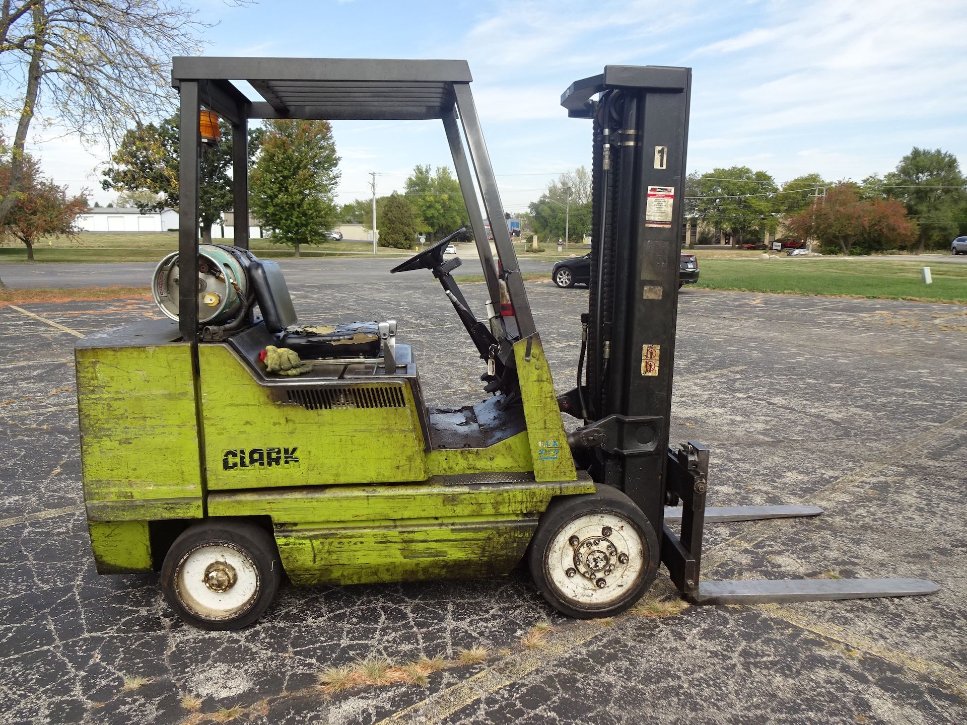 CLARK 5350 LB. CAPACITY MODEL GCX30 LP FORKLIFT TRUCK S/N GX230-1439 ...
