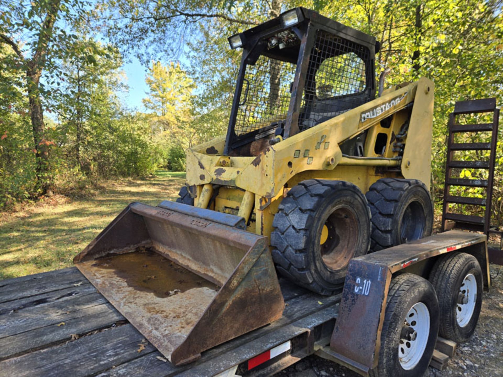 MUSTANG 2060 SKID LOADER WITH CONTRAIL TRAILER - VIN#: 4KNUC16231L160159