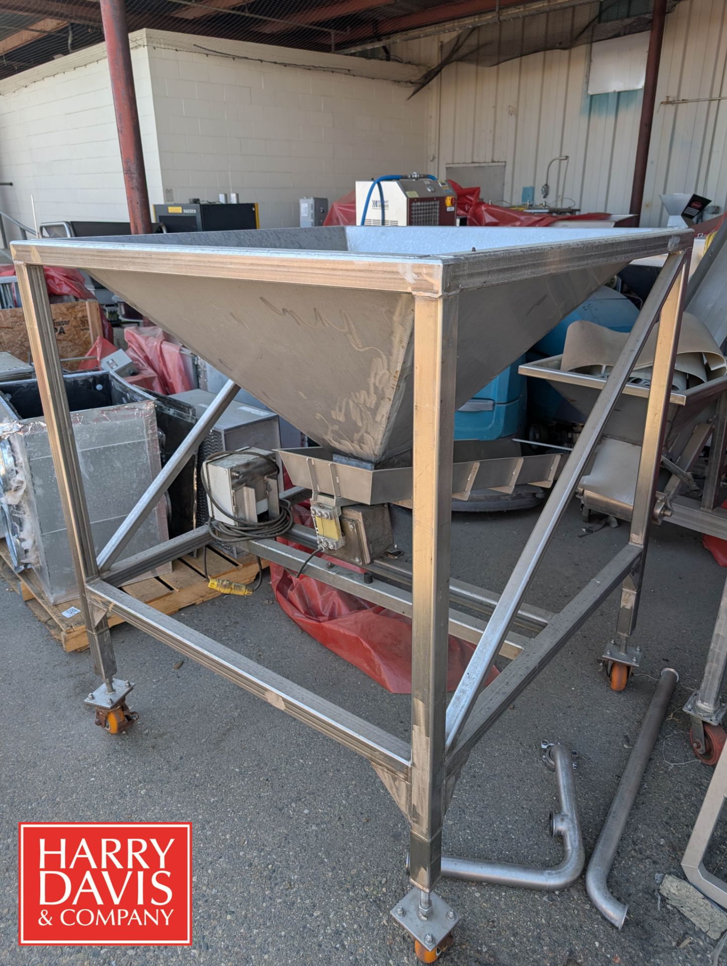 4' x 4' Portable S/S Hoppers with Syntron Vibratory Feeder (Location ...
