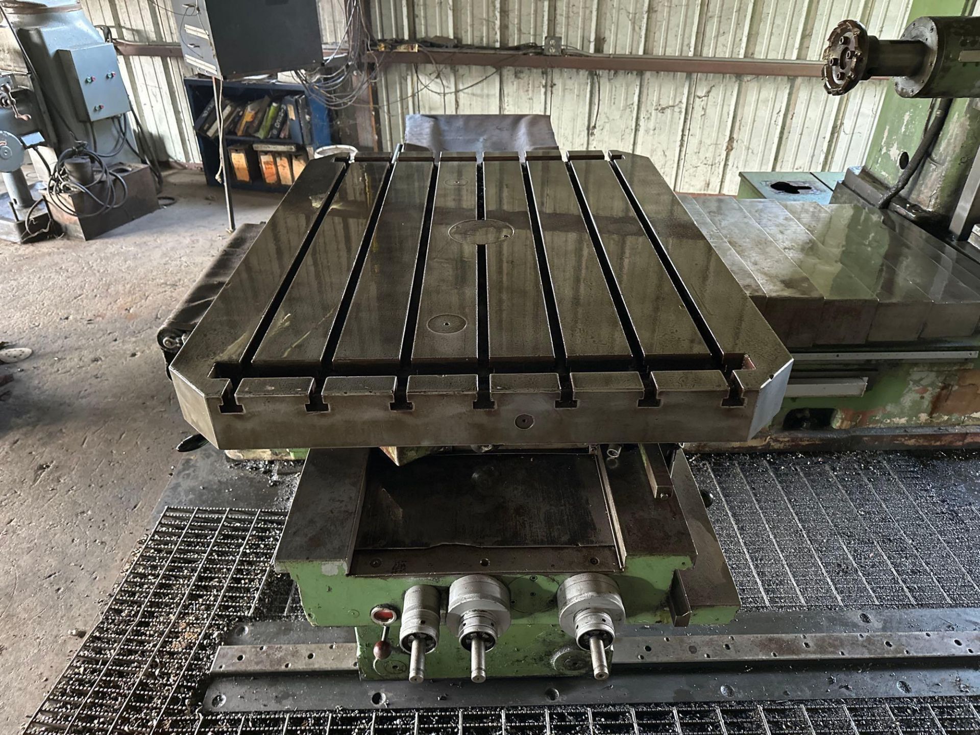 4 Wotan Horizontal Milling Mill with built in rotary table, Table size: 55 X 43, 1600 RPM, 50 tap