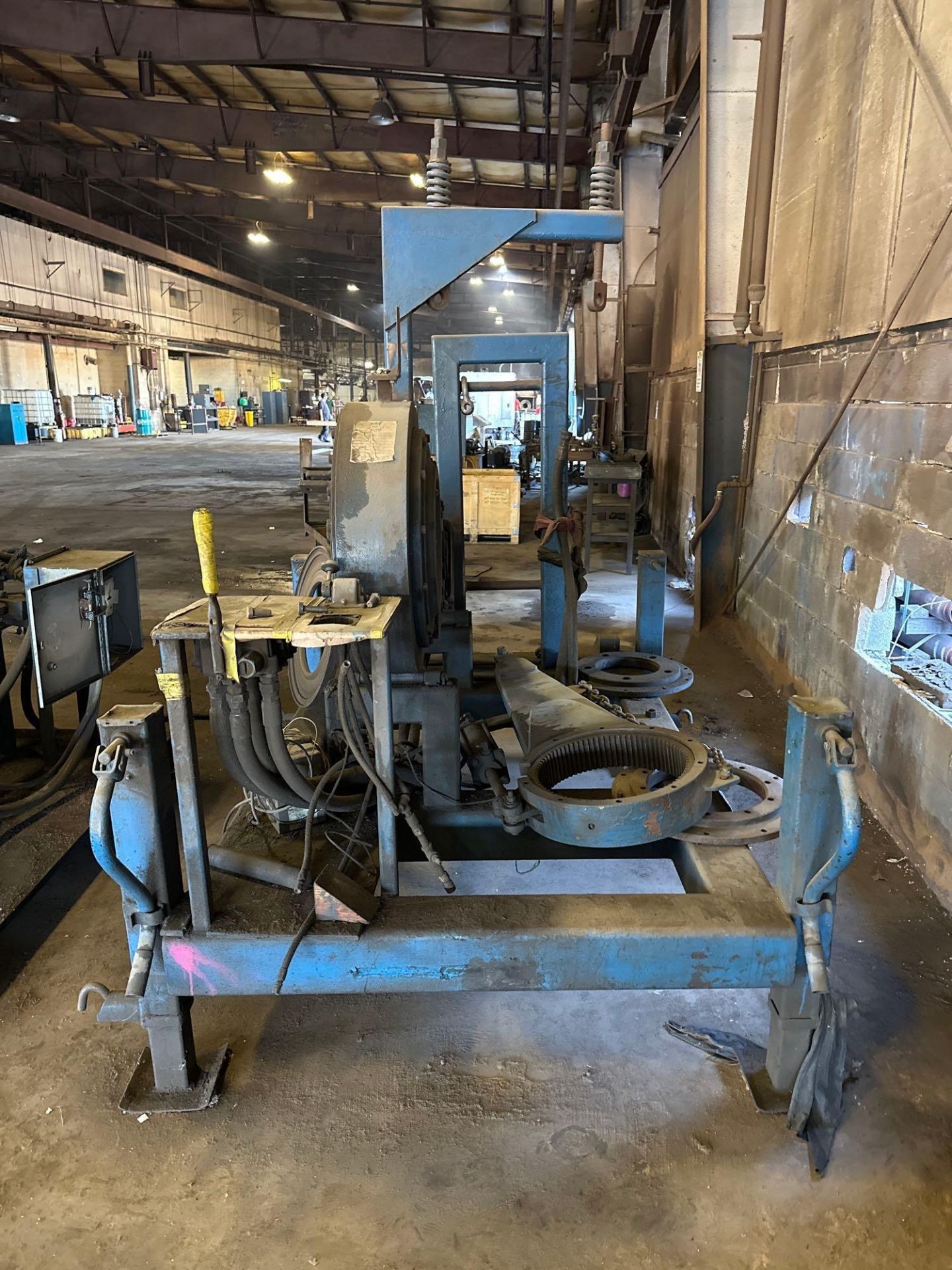NOV Gill Model 700 Bucking Unit (disassembled).