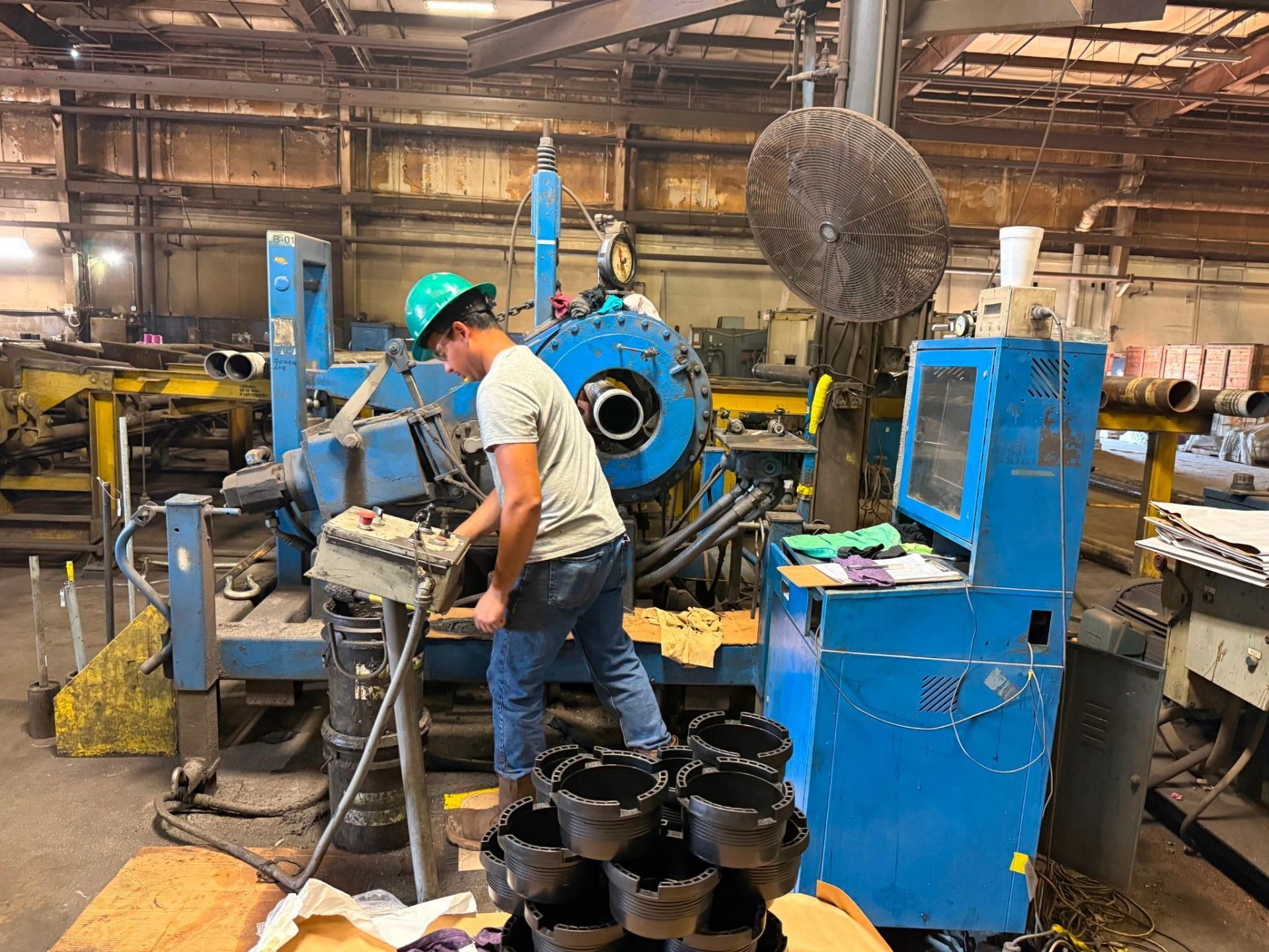 NOV Gill model 700 Bucking Machine Unit, 2 3/8" - 10 3/4" pipe (11 3/4 ...