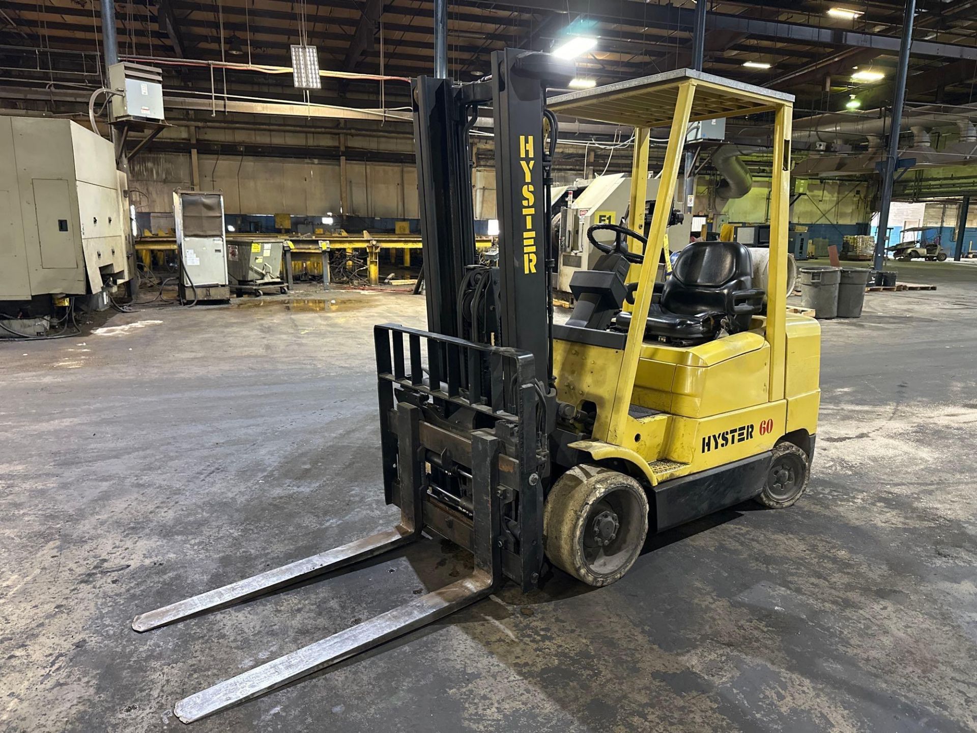 Hyster 60 Forlift Model: S60XM, S/N: D187V26609Z, Cap: 5250 Lb ...