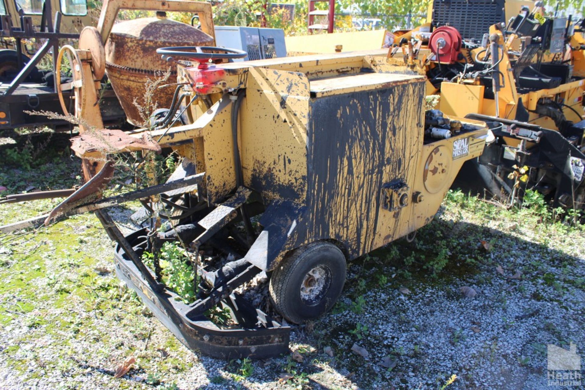 SEALMASTER ASPHALT AND BLACKTOP RIDE ON SQUEEGEE MACHINE