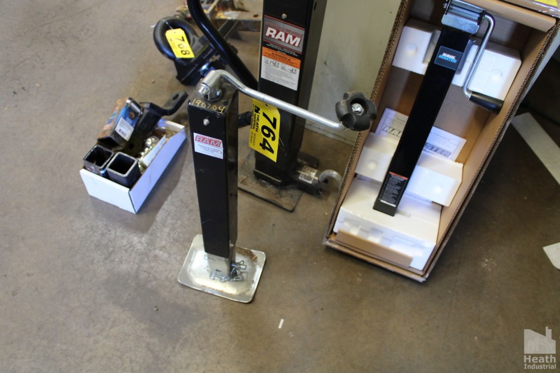 RAM 7-8000 LB TRAILER JACK