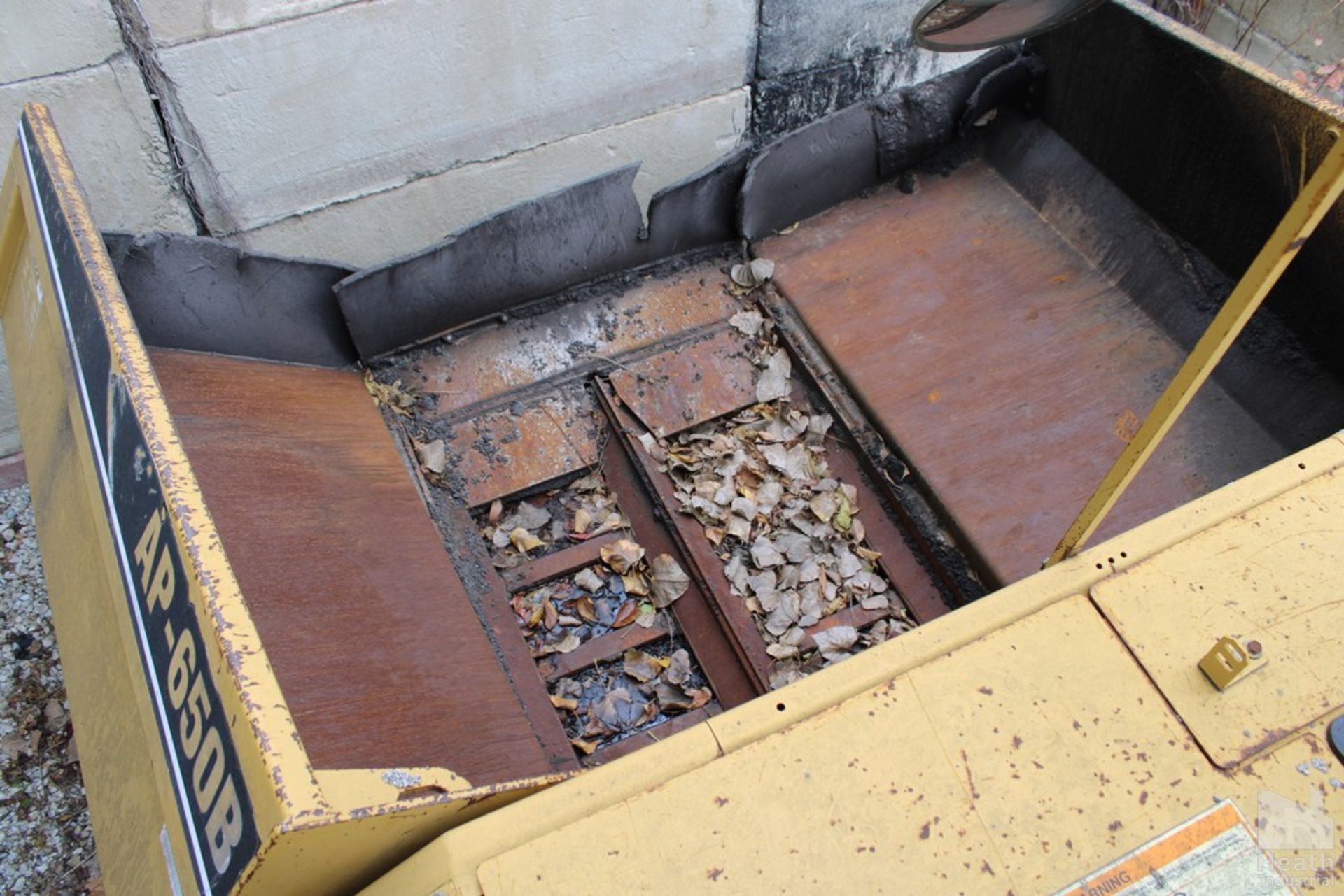 CATERPILLAR MODEL AP-650B ASPHALT PAVER, S/N 09DN00492 (NEW 2004), WITH ...