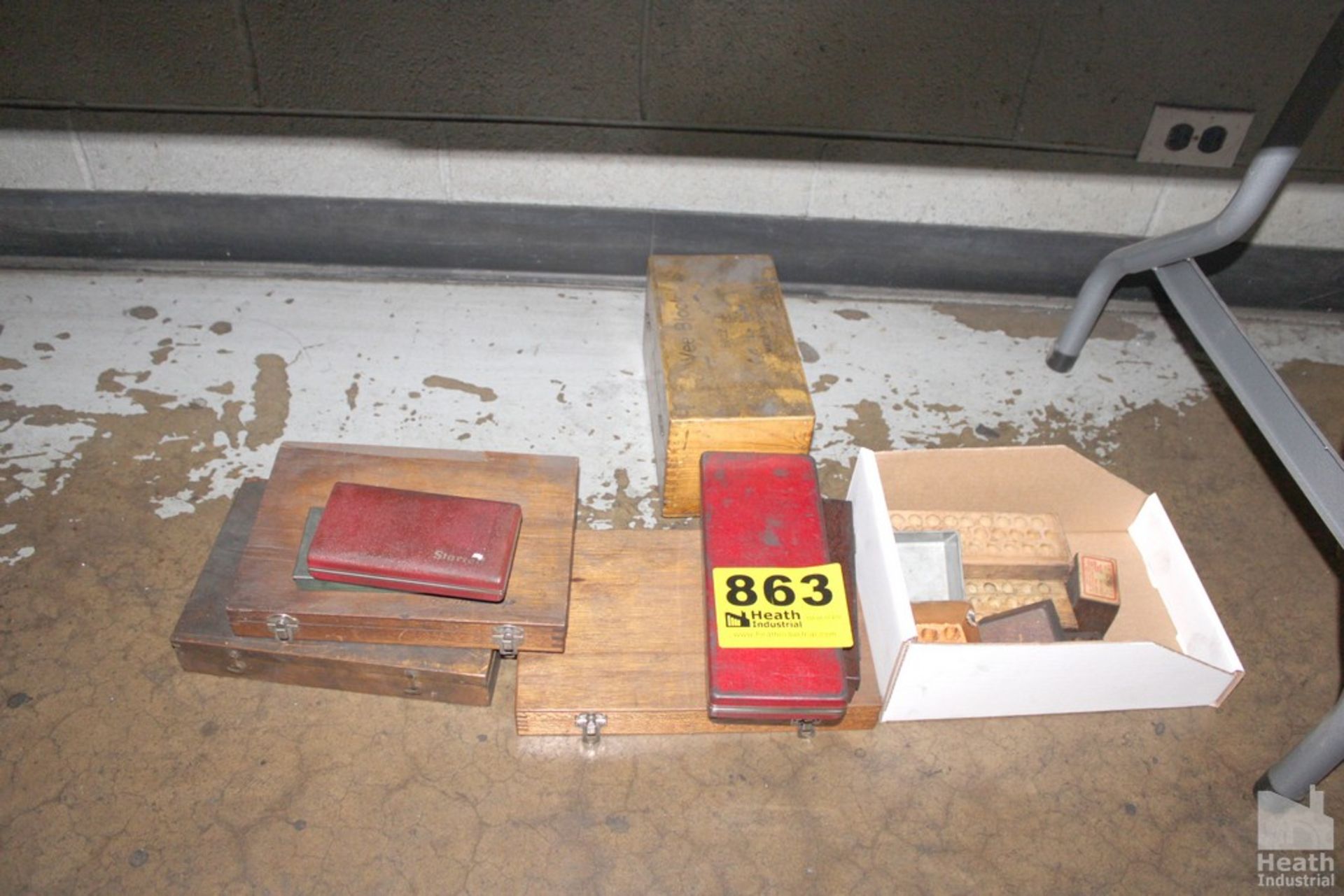 ASSORTED EMPTY GAUGE BOXES AND STANDS