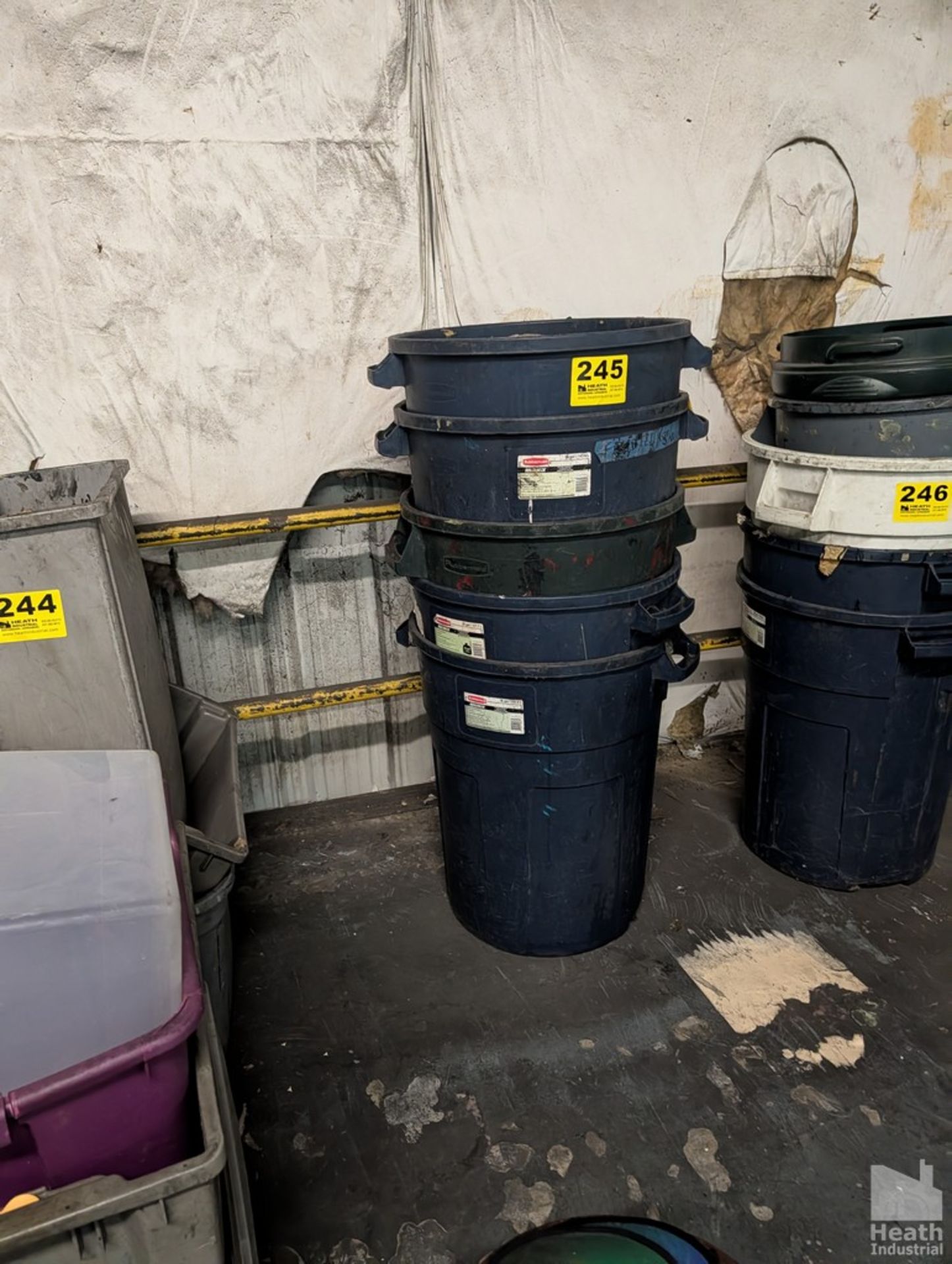 (5) GARBAGE CANS