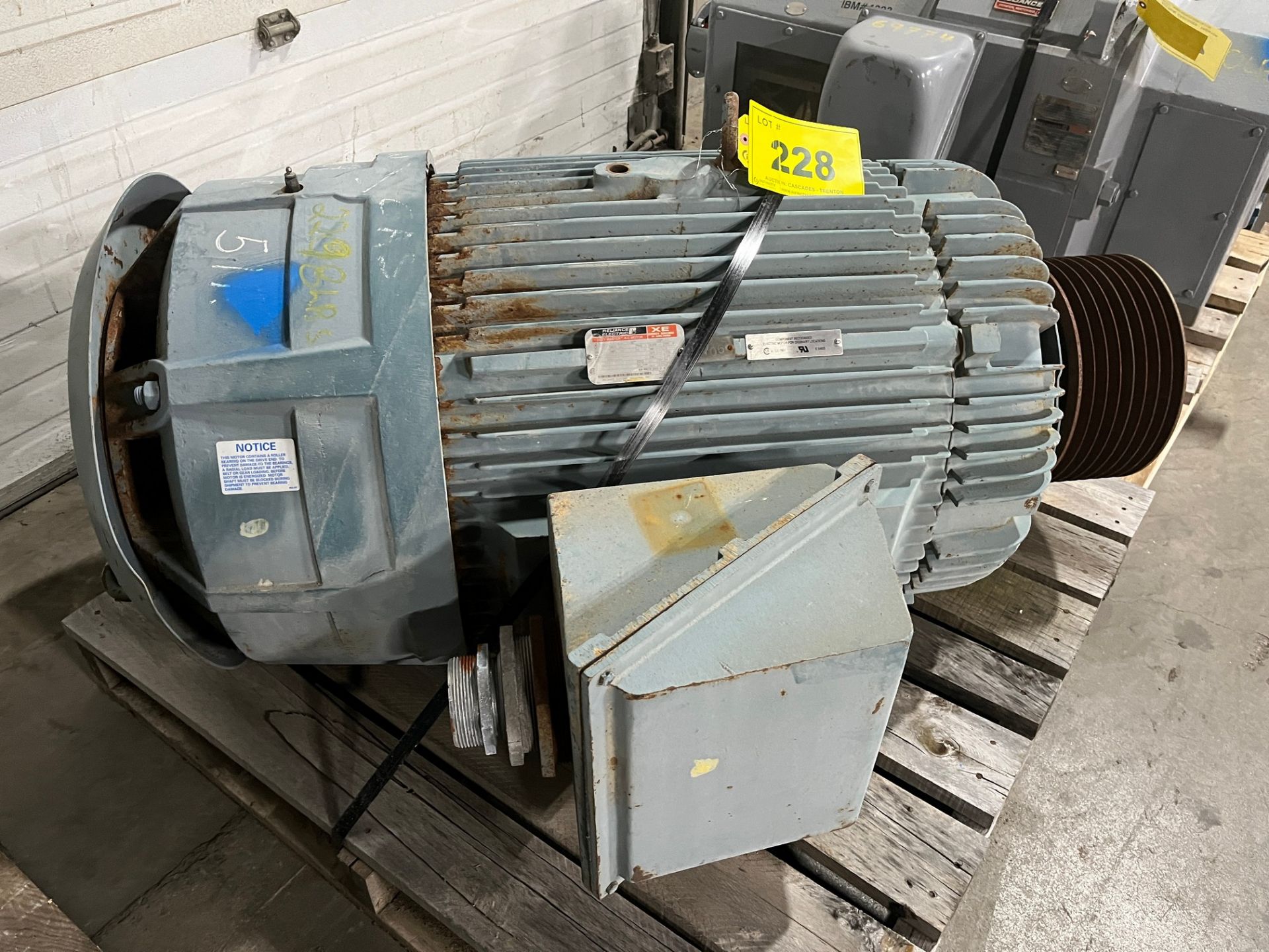 RELIANCE ELECTRIC 125HP MOTOR, 460V, 885 RPM, FRAME N/A