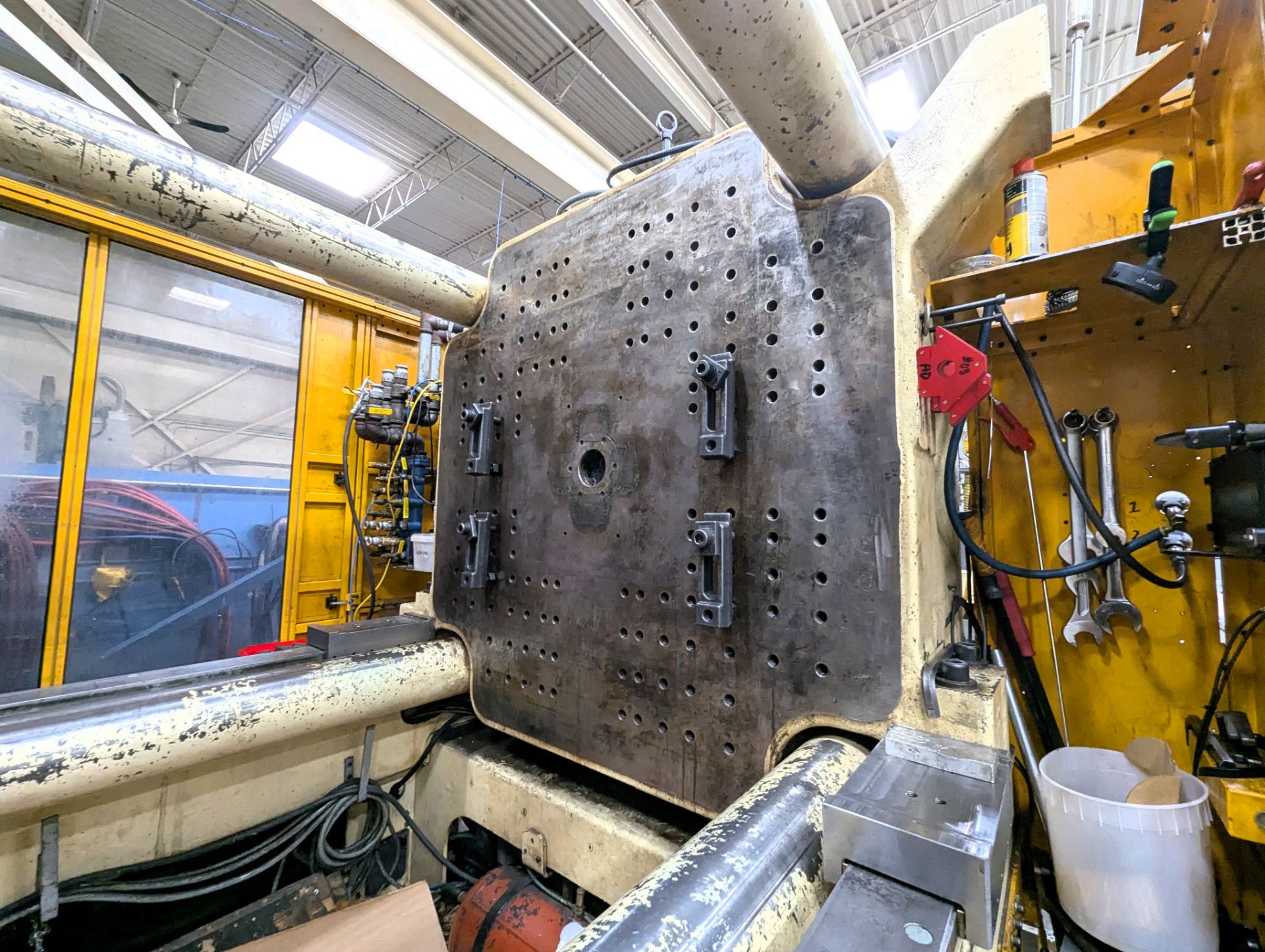 2006 HUSKY HYLECTRIC HYBRID 650 INJECTION MOLDING MACHINE, 715-TON CAP ...
