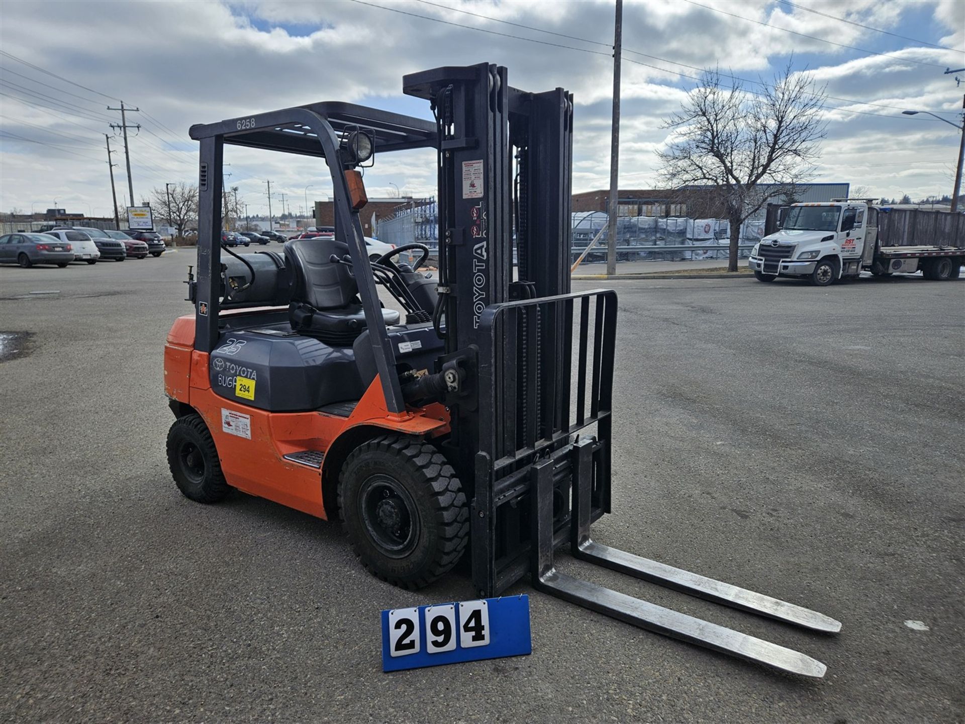 TOYOTA FORKLIFT MODEL 7FGU25, 3750 LB. CAP., 189 IN. LIFT SIDESHIFT ...