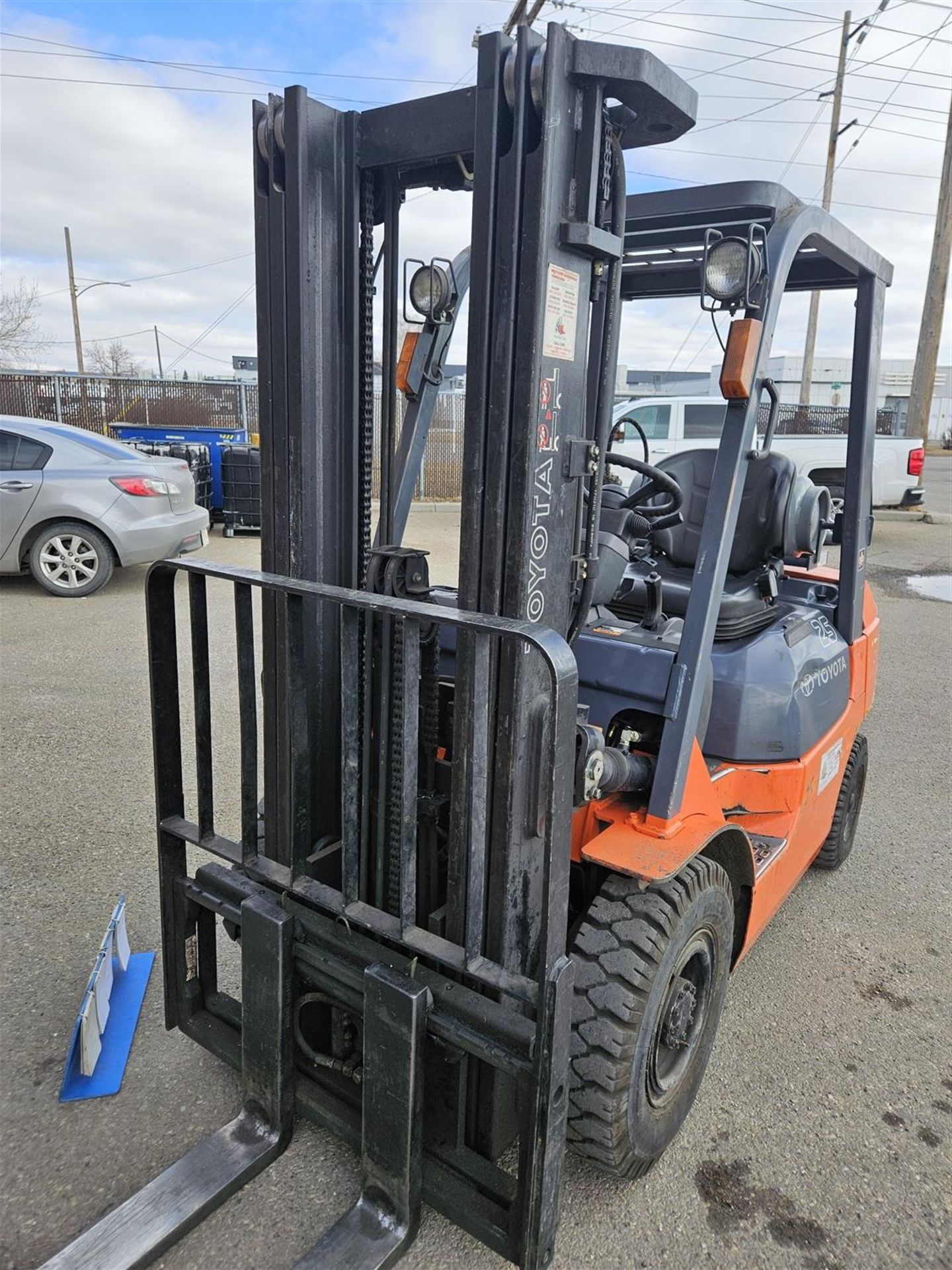 TOYOTA FORKLIFT MODEL 7FGU25, 3750 LB. CAP., 189 IN. LIFT SIDESHIFT ...