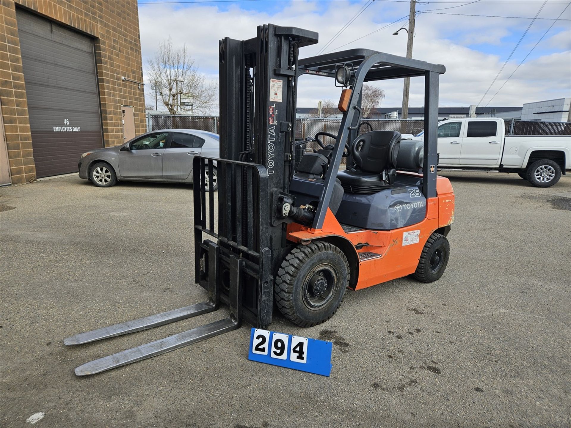 TOYOTA FORKLIFT MODEL 7FGU25, 3750 LB. CAP., 189 IN. LIFT SIDESHIFT ...