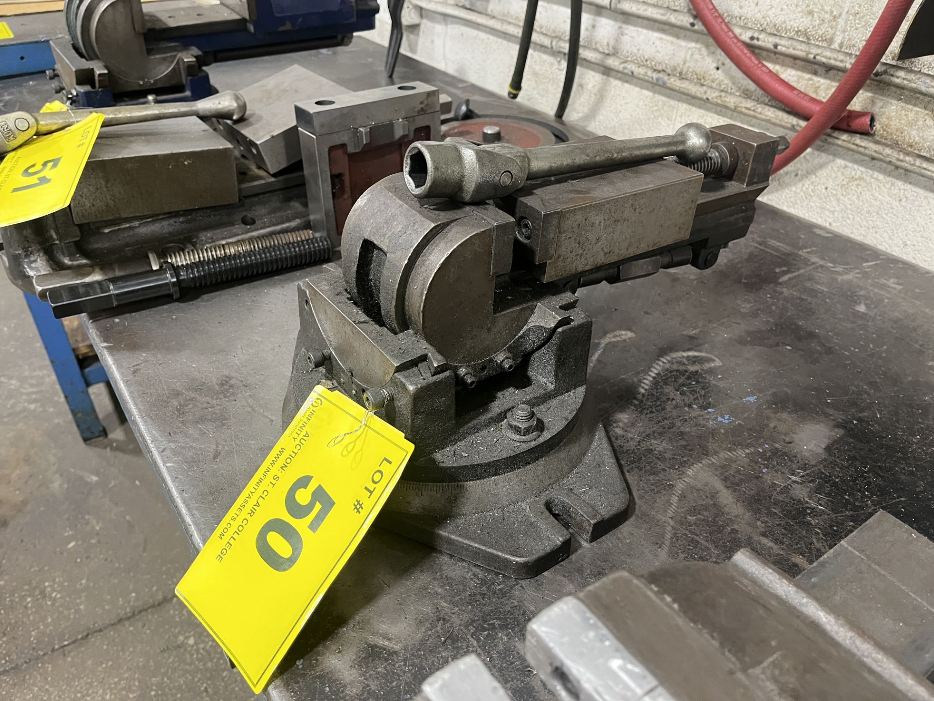 4" VISE W/ ROTARY BASE