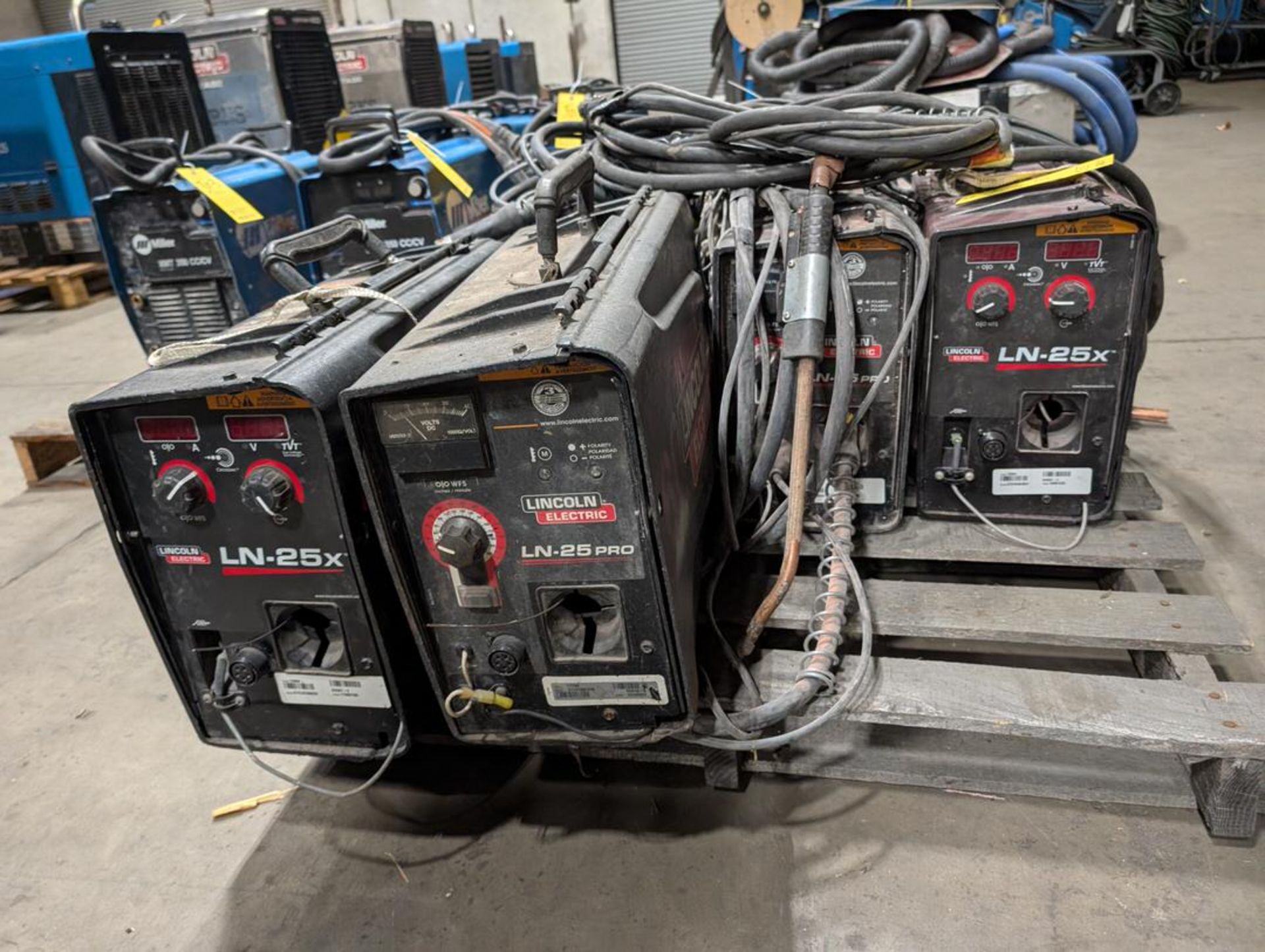 LE LN-25X (3) Portable Wire Feeders W/ Gun W/ (2) LE LN-25
