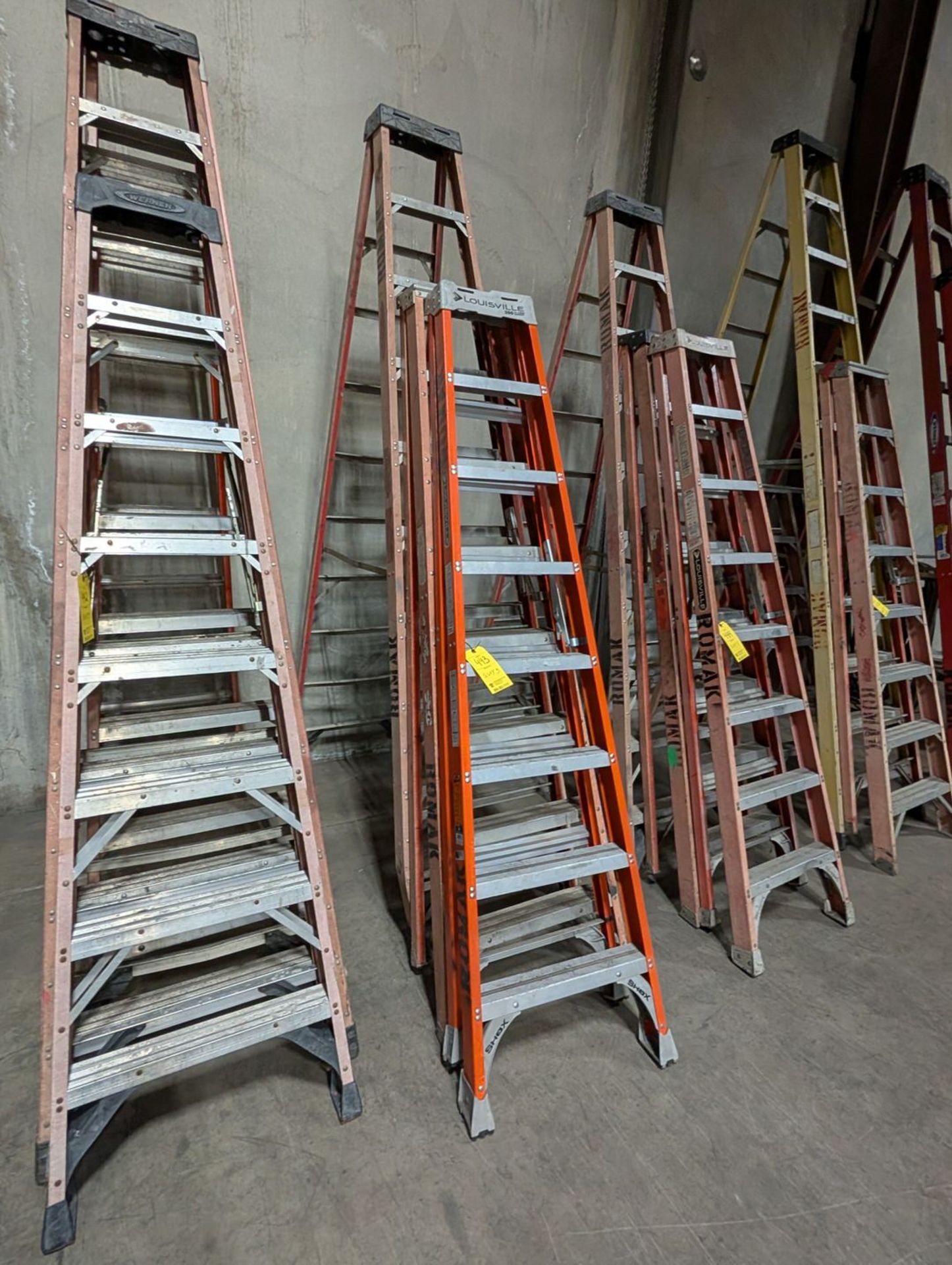 (3) Ladders (2) 8' (1) 10'