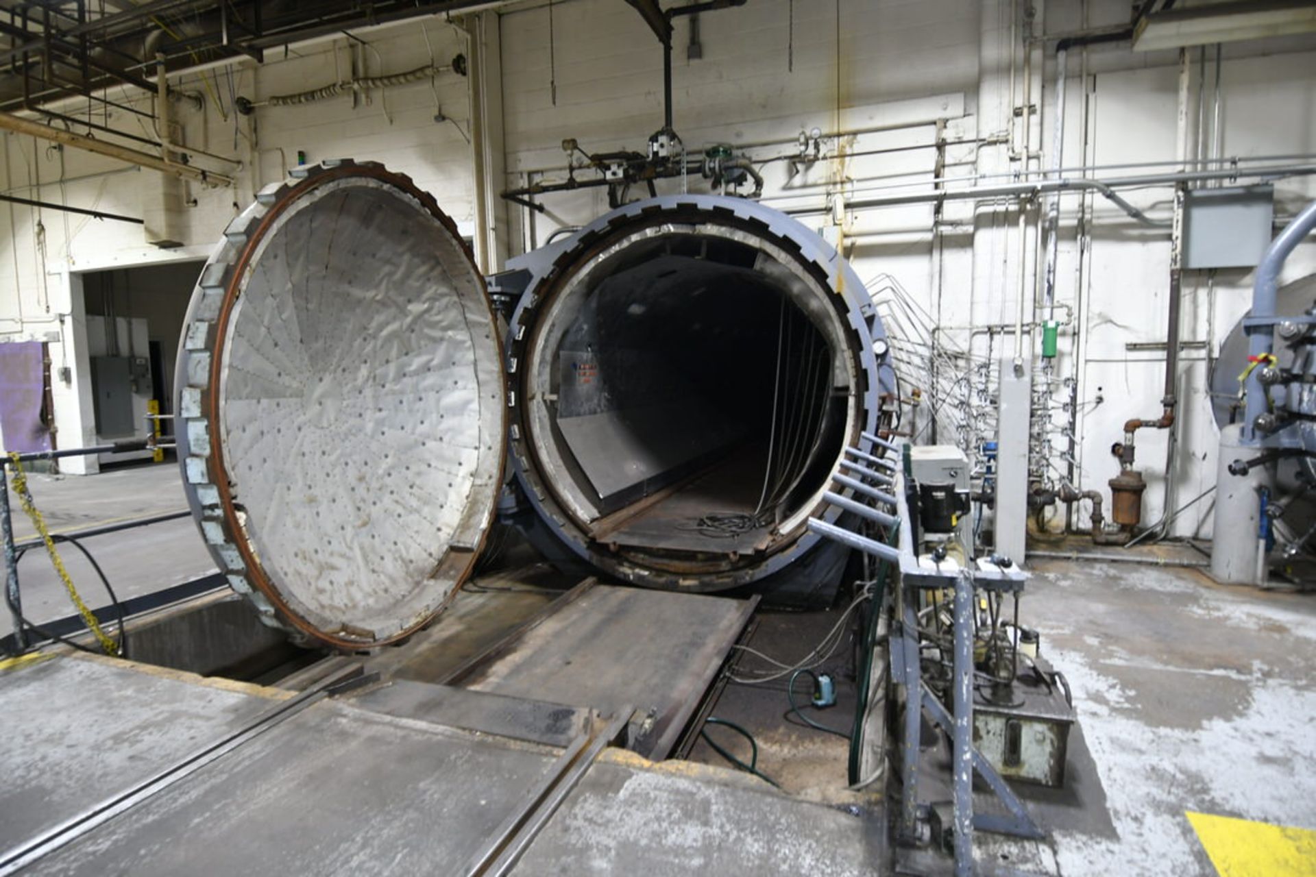 AUTOCLAVE SYSTEM WITH SHARED CONTROL CONSOLE, ***AUTOCLAVE 107: 100 ...