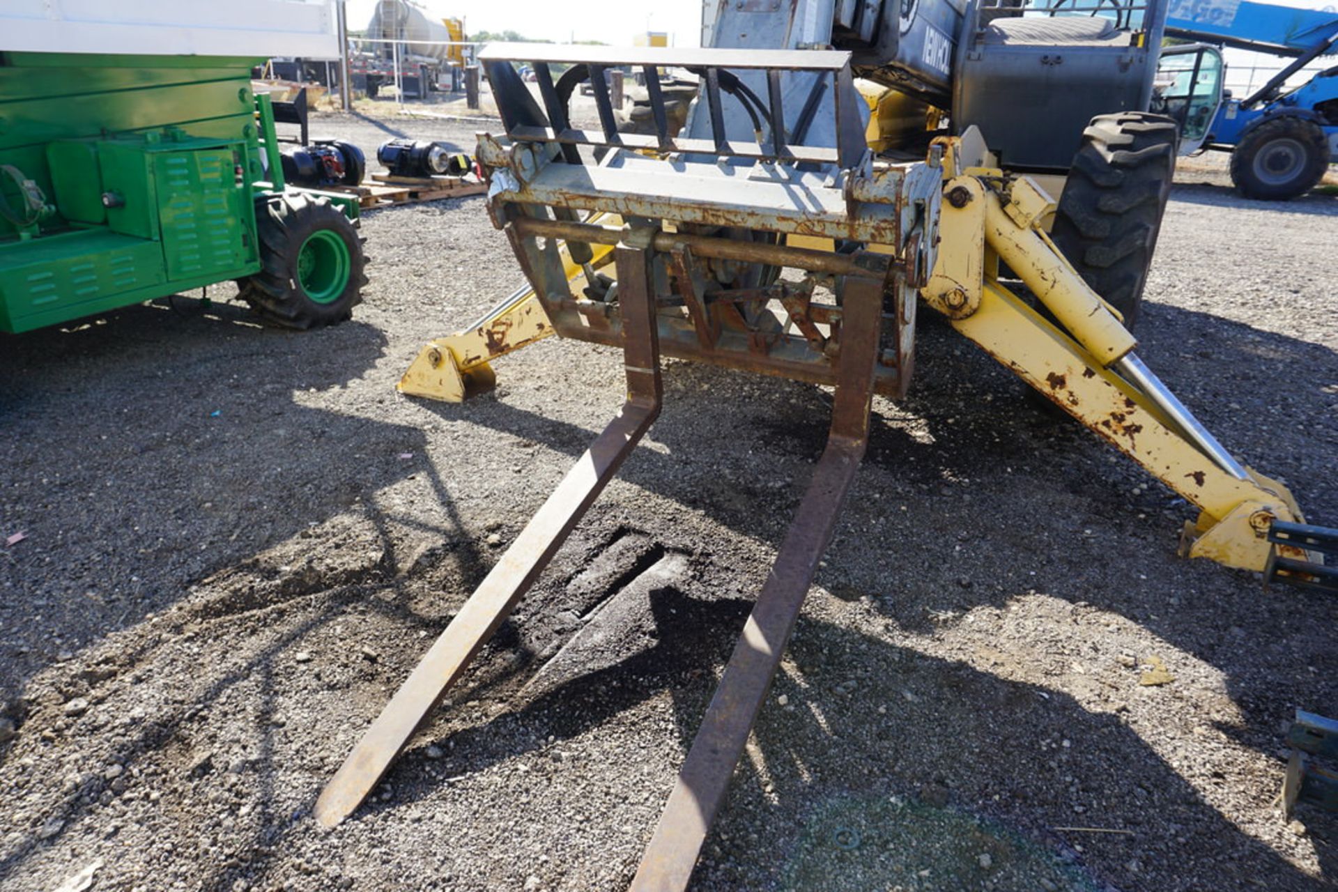 NEW HOLLAND SKYTRACK MDL: LM860 TYPE LM 860 CTPTMR, HOURS SHOWING ...