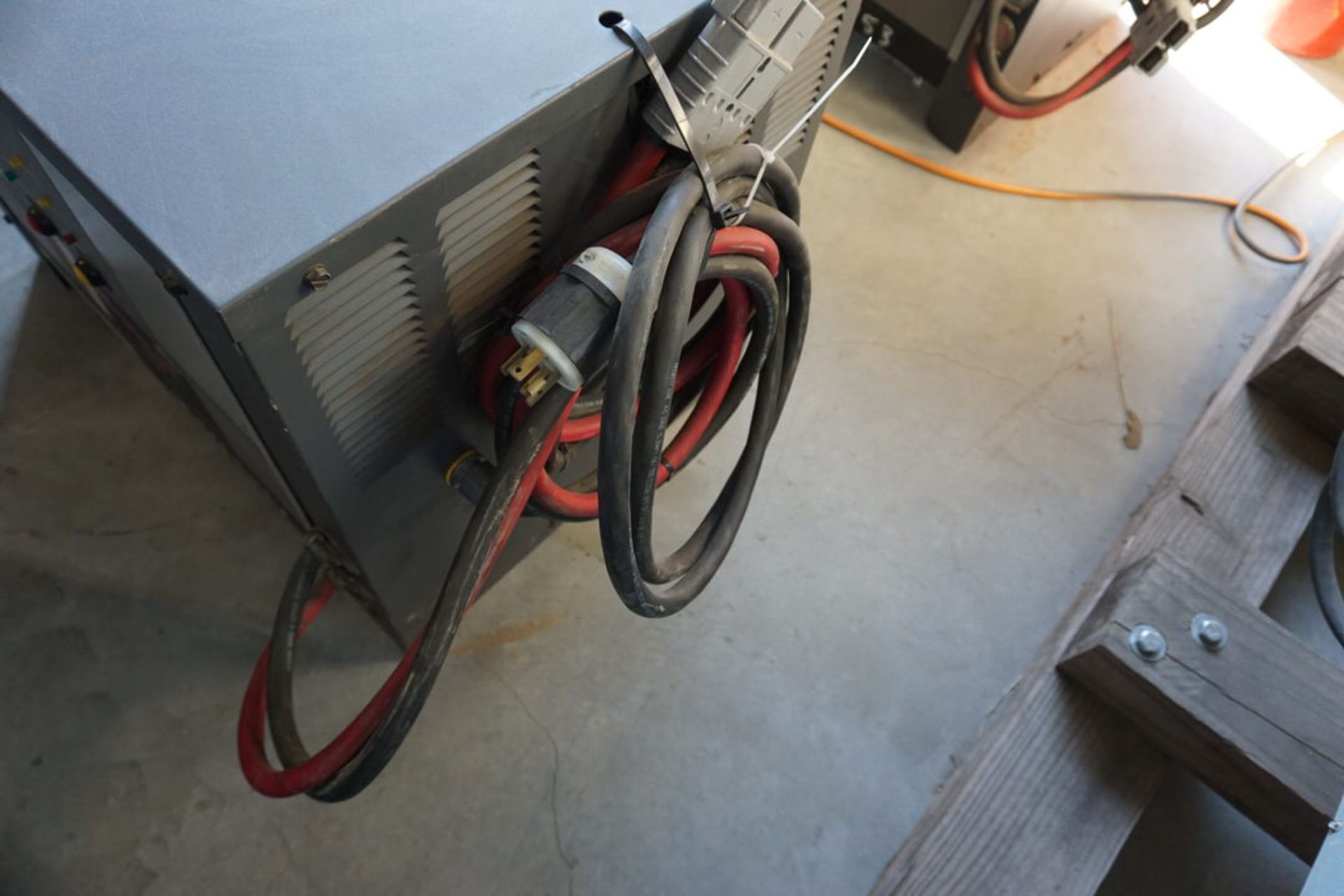 THE GENERAL ELECTRIC FORKLIFT CHARGER MDL 7000 PLUS
