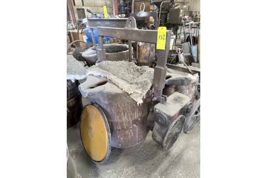 Modern 29" geared lip pour ladle s/n 1165M (Located at Foundry)