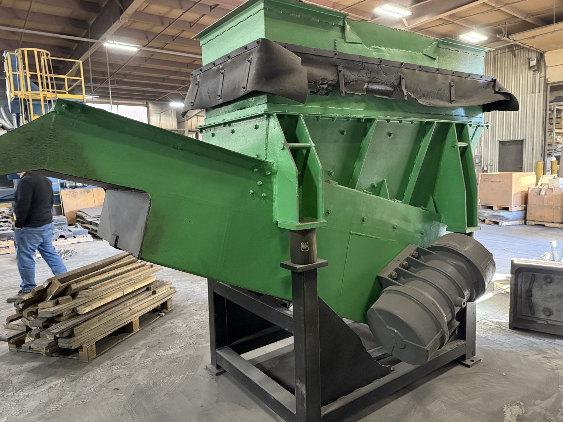 unknown MFg. lump crusher with drives (Located at Foundry)