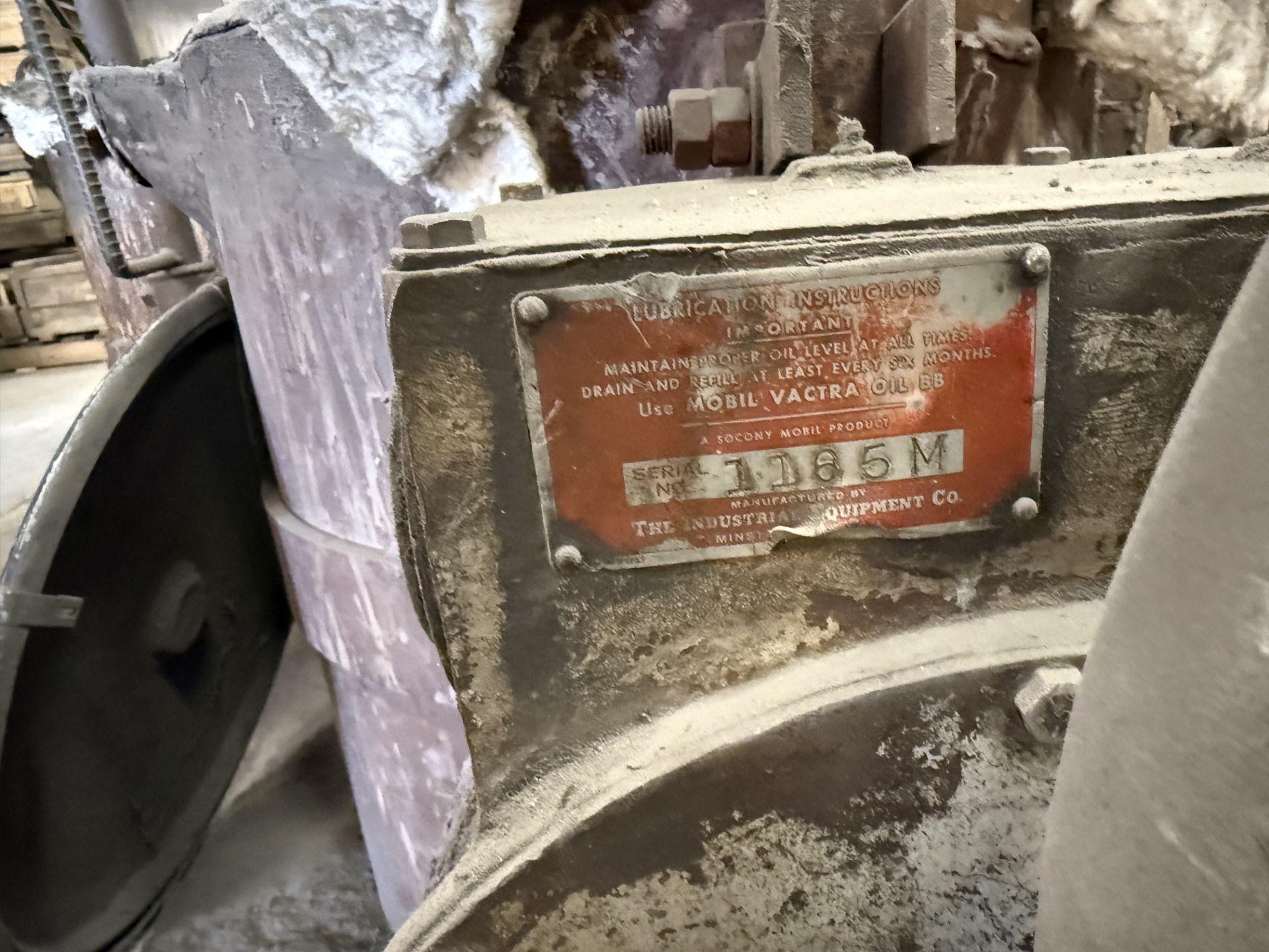 Modern 29" geared lip pour ladle s/n 1165M (Located at Foundry)