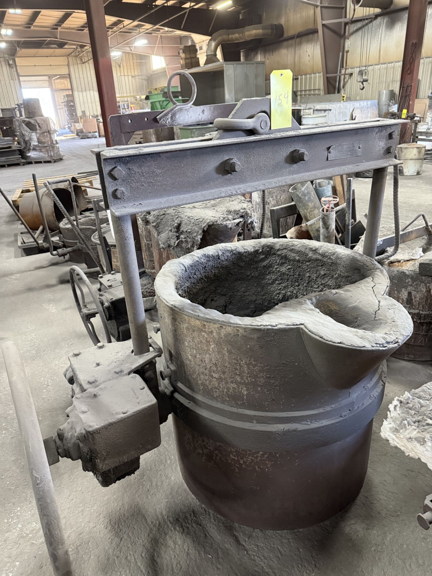 Modern 29" geared lip pour ladle s/n 651207 (Located at Foundry)