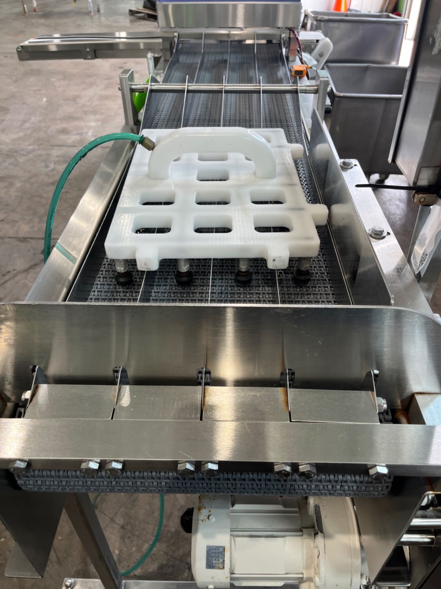 STAINLESS STEEL 4-LANE L TRANSFER CONVEYOR WITH S/S LANES DIMENSIONS ...