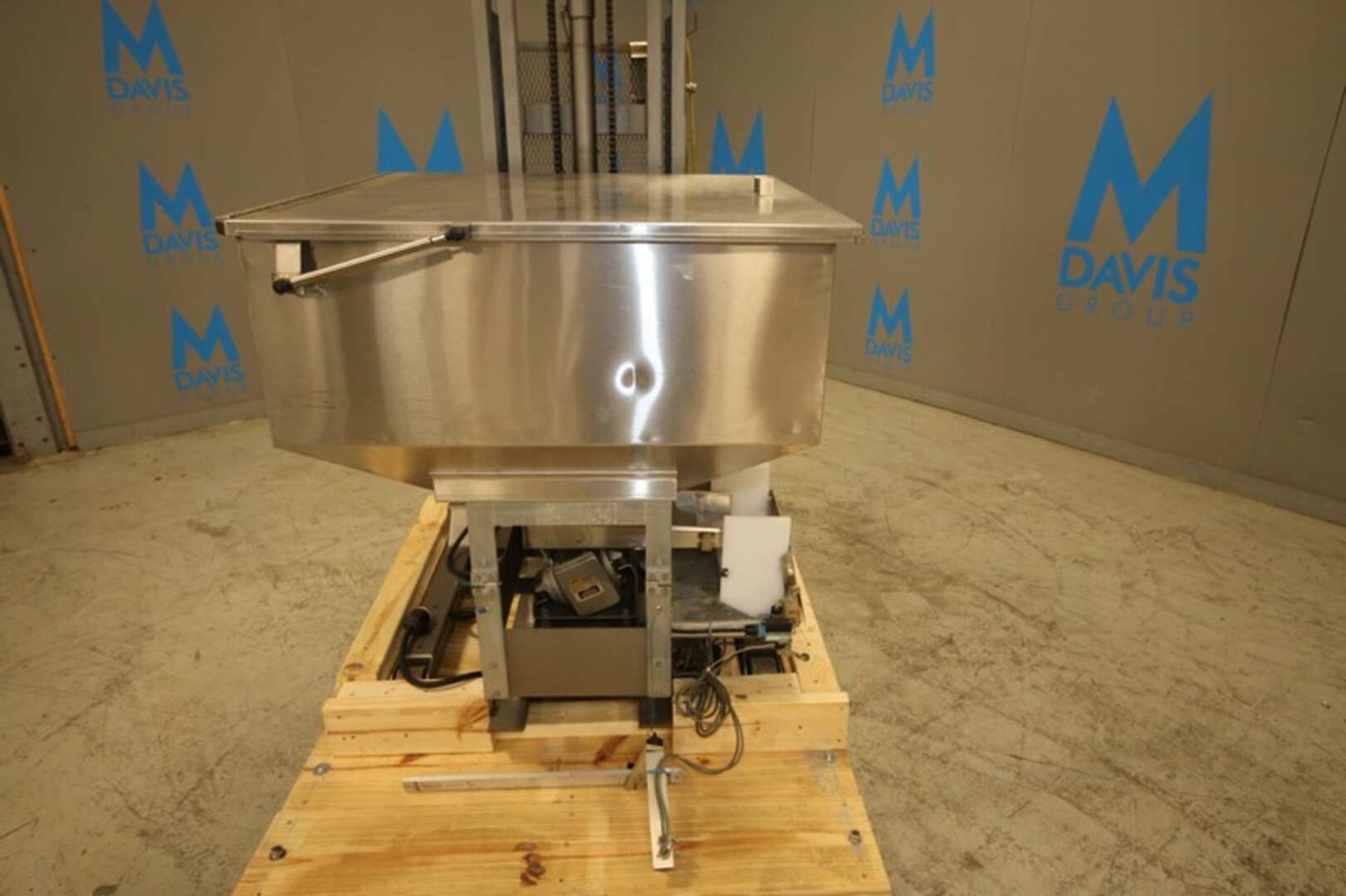 Lakso 1,200 Electric Hopper Lift System, Model 73, SN 264, with 36 L x ...