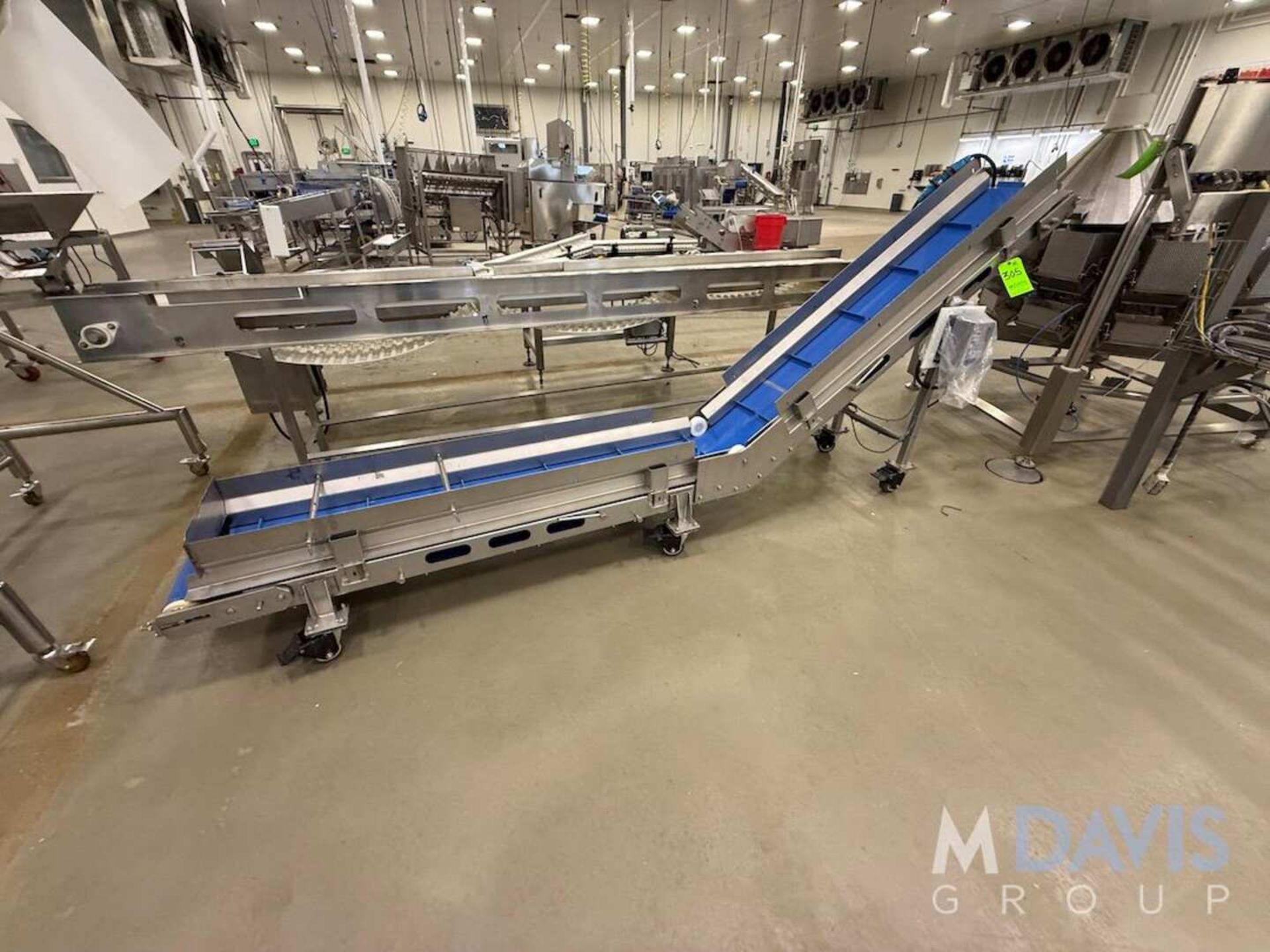 PORTABLE CLEATED INCLINE CONVEYOR, VARIABLE SPEED CONTROLLER, APPROX ...