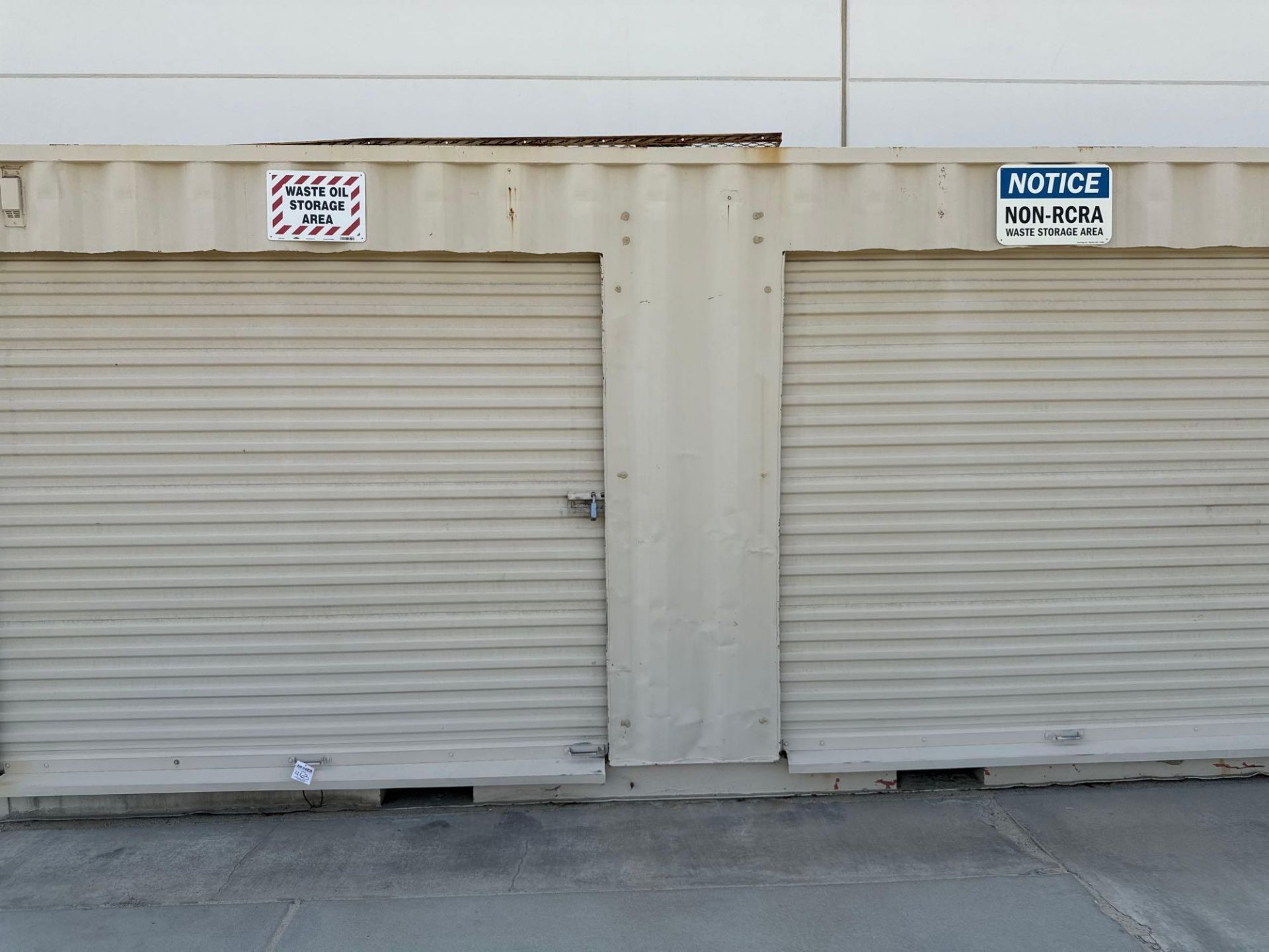 20 Foot Container with Two Roll Up Doors