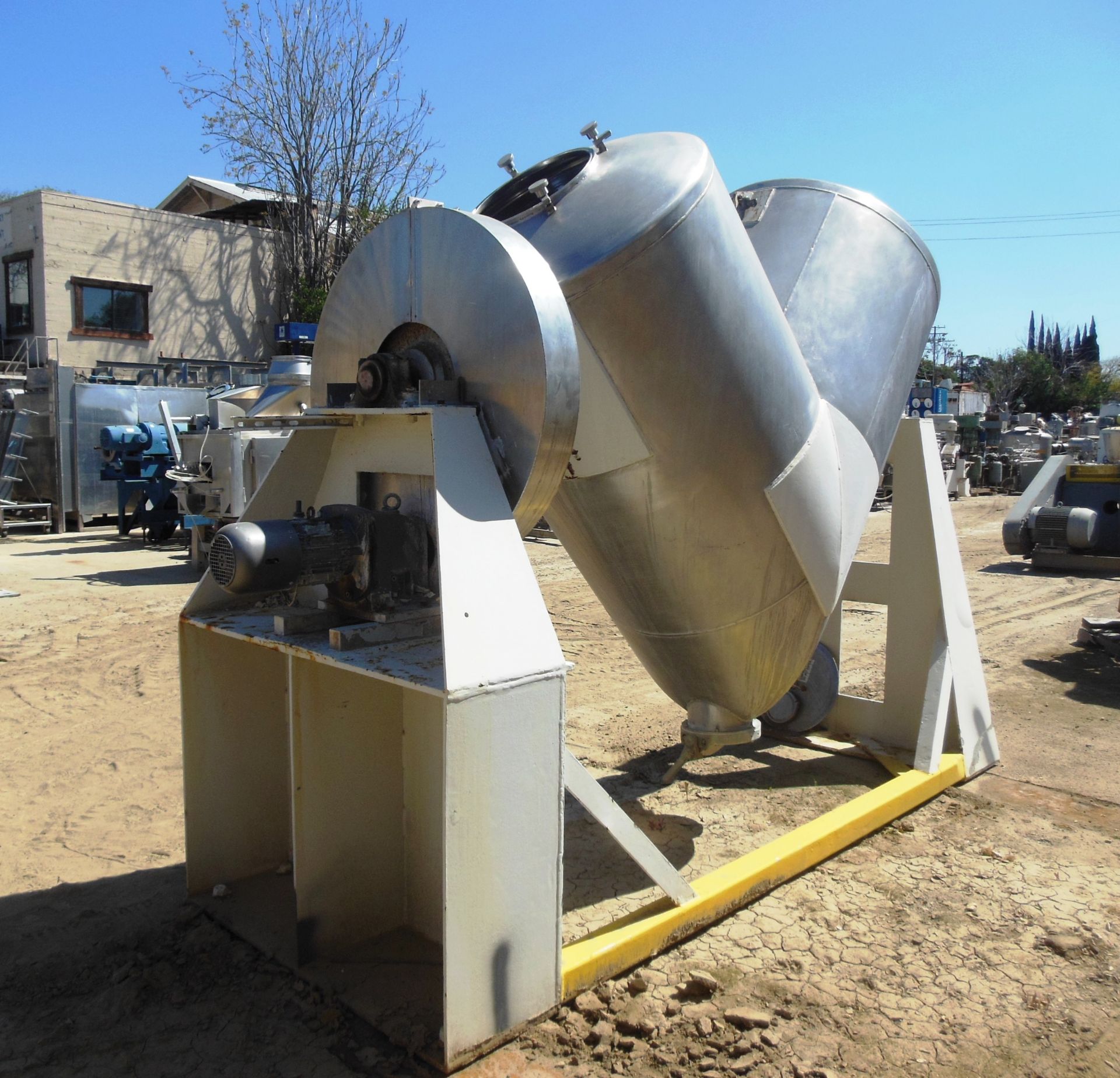 Patterson Kelley Twin Shell V-Type Mixer, 50 cubic feet working ...