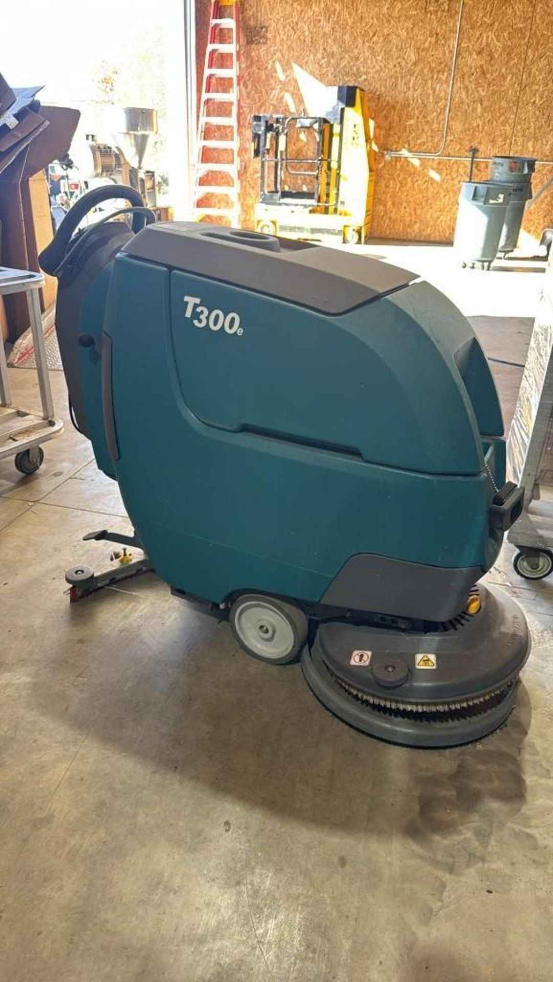Tennant T300 Walk-Behind Floor Scrubber, Battery Powered, Eco-Mode. For ...