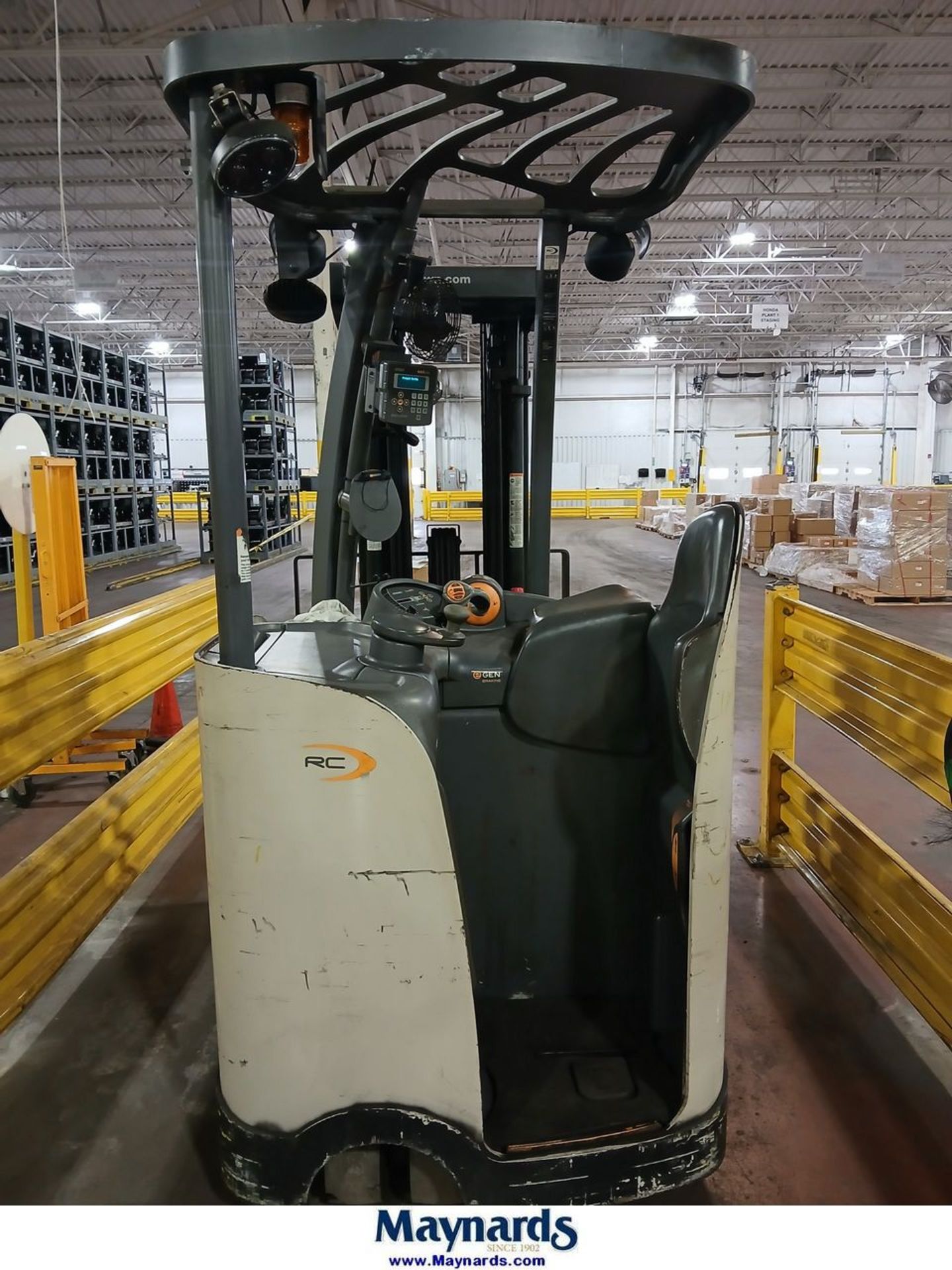CROWN ELECTRIC FORKLIFT TRUCK #SC5225-35 10121.4 HOURS, TRUCK WEIGHT ...