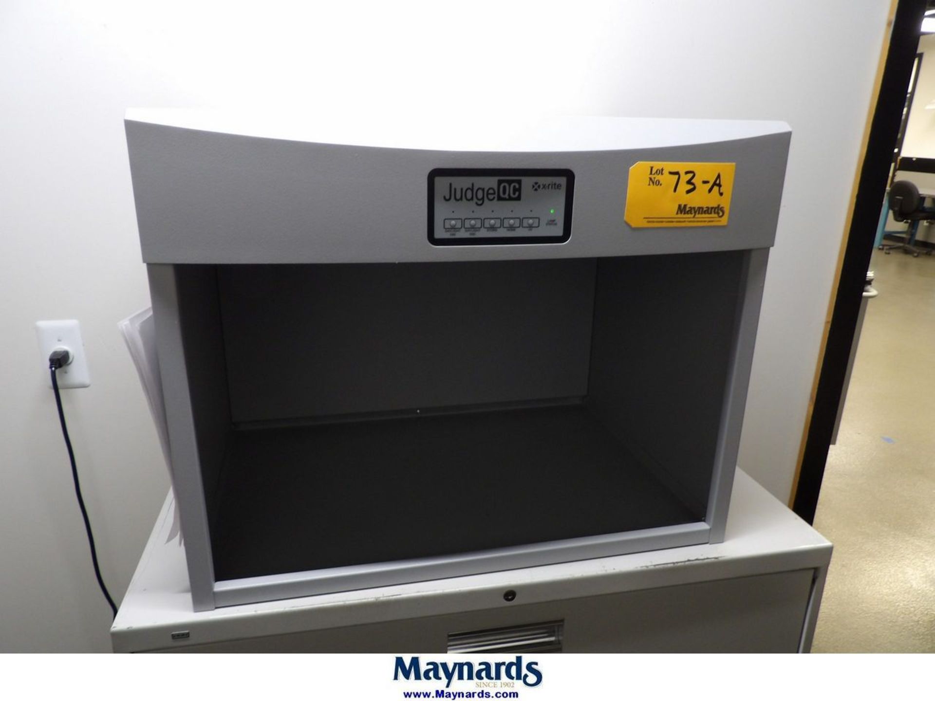 X-Rite Judge QC Light Booth 115/230 VAC, 50/60HZ, 2.5 Amp, S/N ...