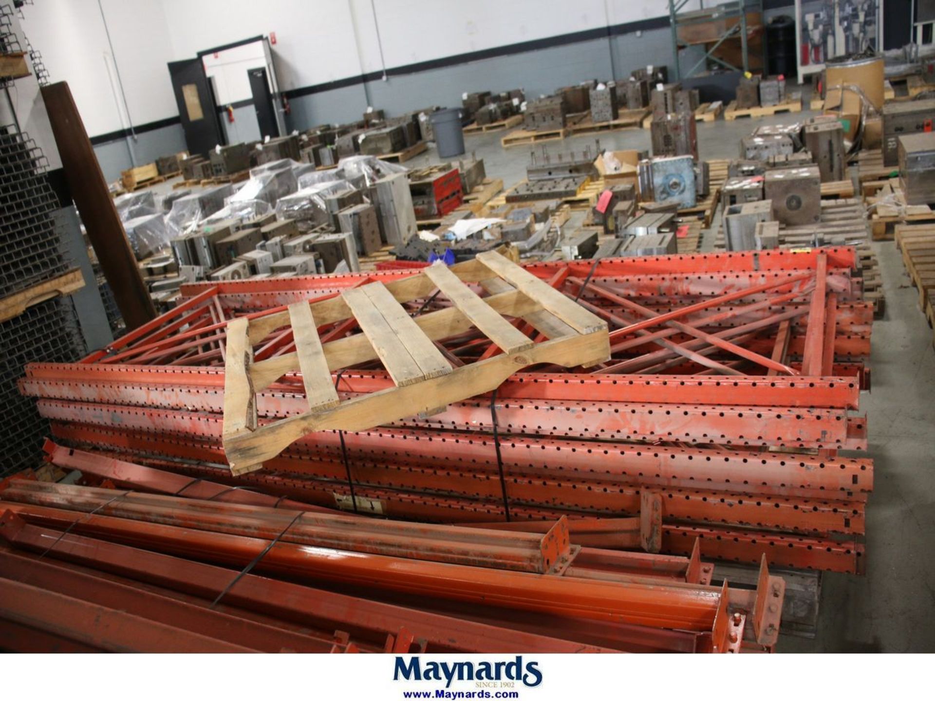 Large Lot of Disassembled Pallet Racking Mix of 8ft and 10ft Cross ...