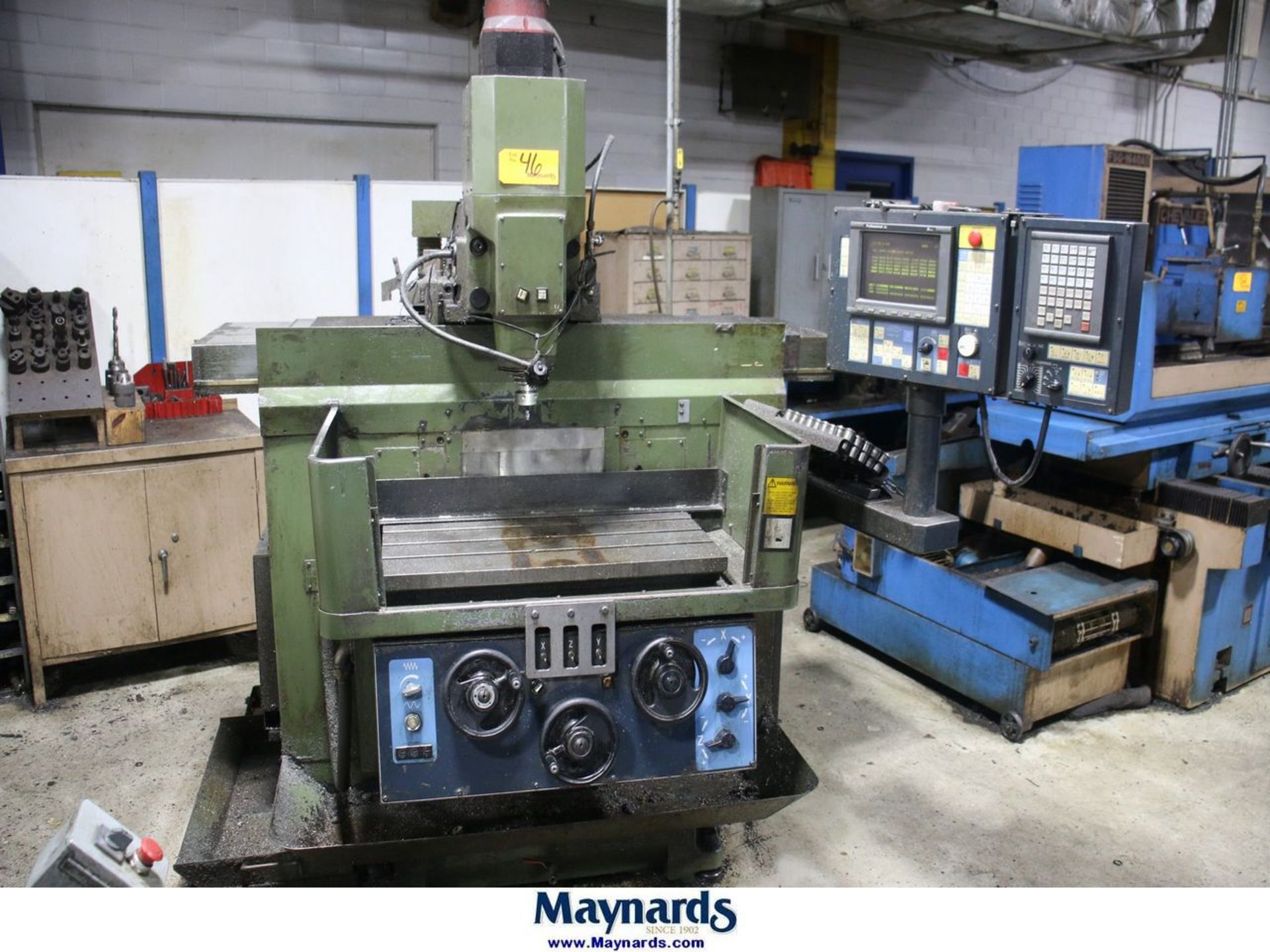 1996 Makino Model KE55 Vertical CNC Milling Machine 31" x 15" Table ...