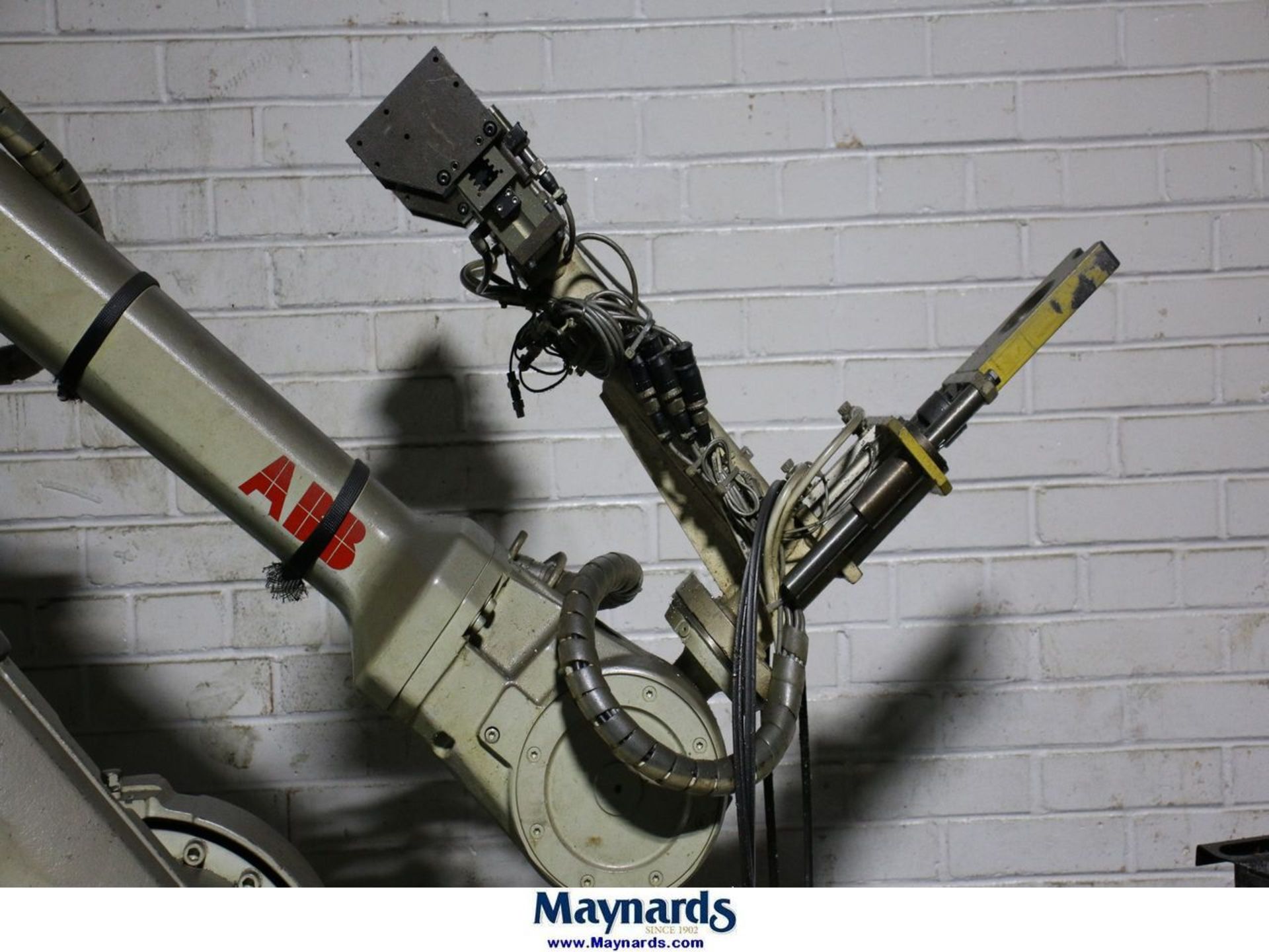 ABB Robot with Controls With ABB and Heartland Automation Controls ...
