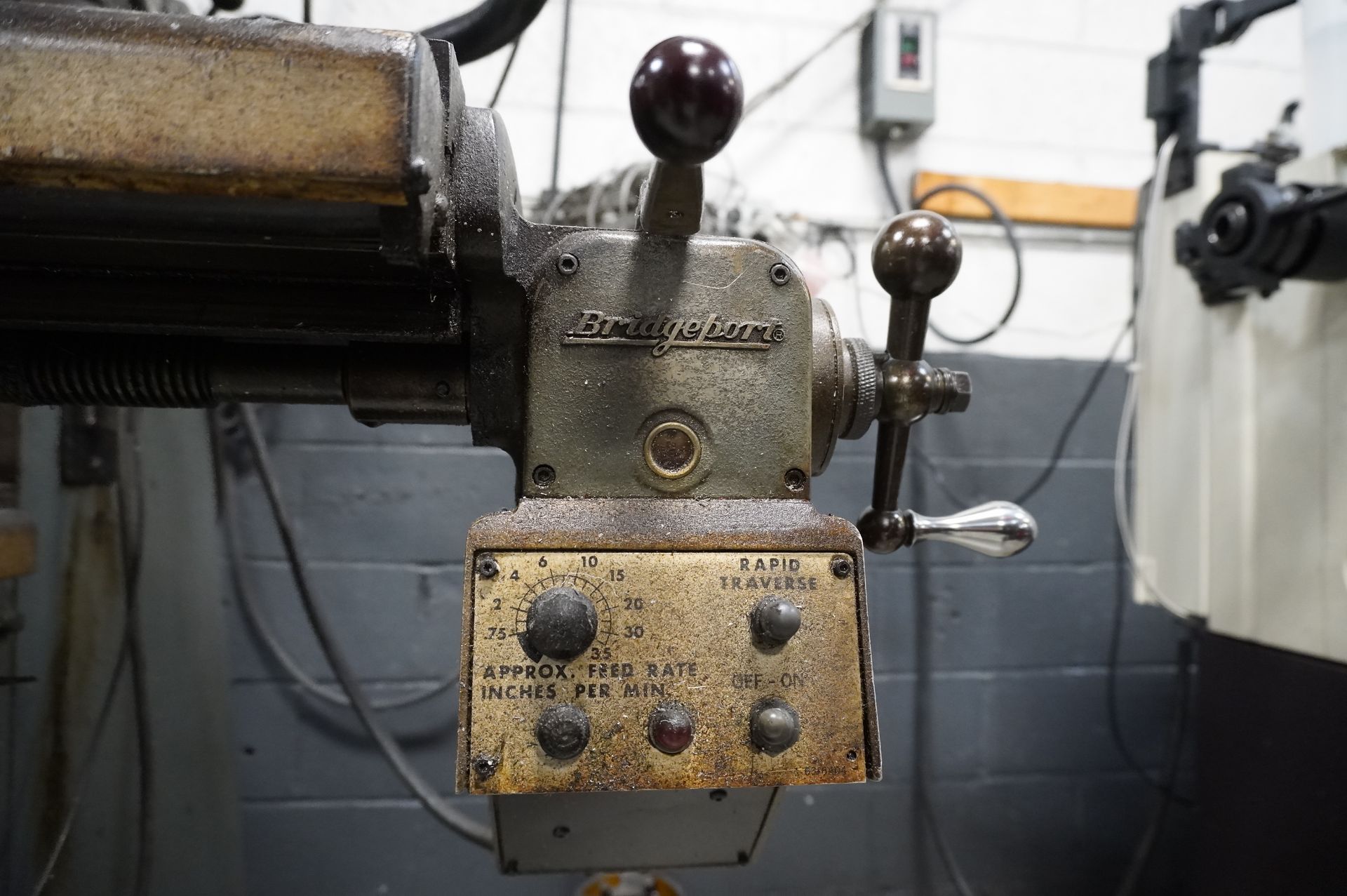 BRIDGEPORT SERIES 1 MANUAL KNEE MILL S/N J221794 WITH BRIDGEPORT SERVO ...