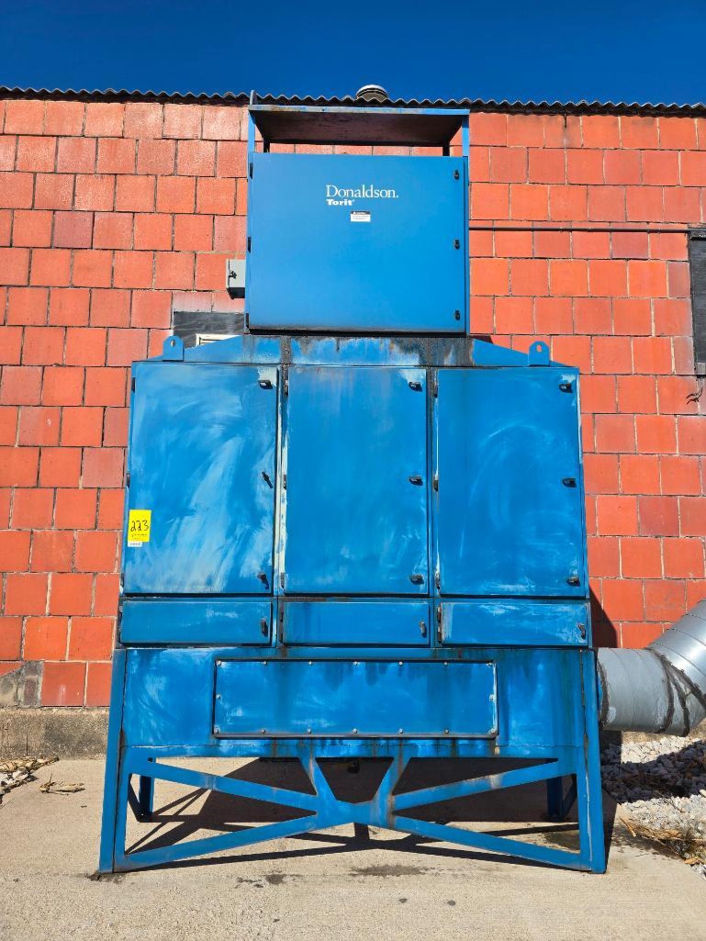 { Group of lots: 223, 224 } Donaldson Torit Modular Vertical Dust ...