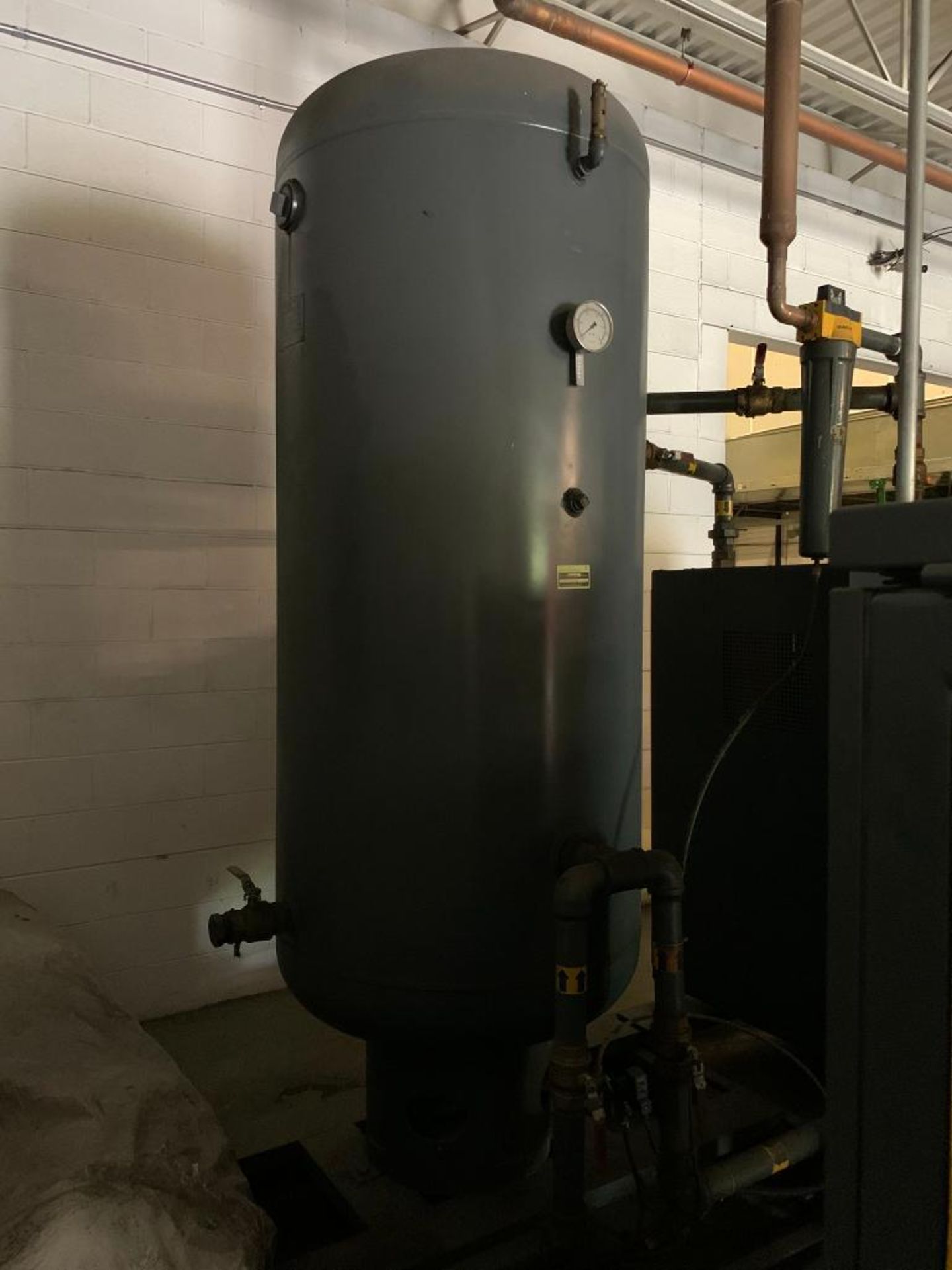 Silvan Industries Approx. 1,000-Gallon Air Receiving Tank ($50 Loading ...