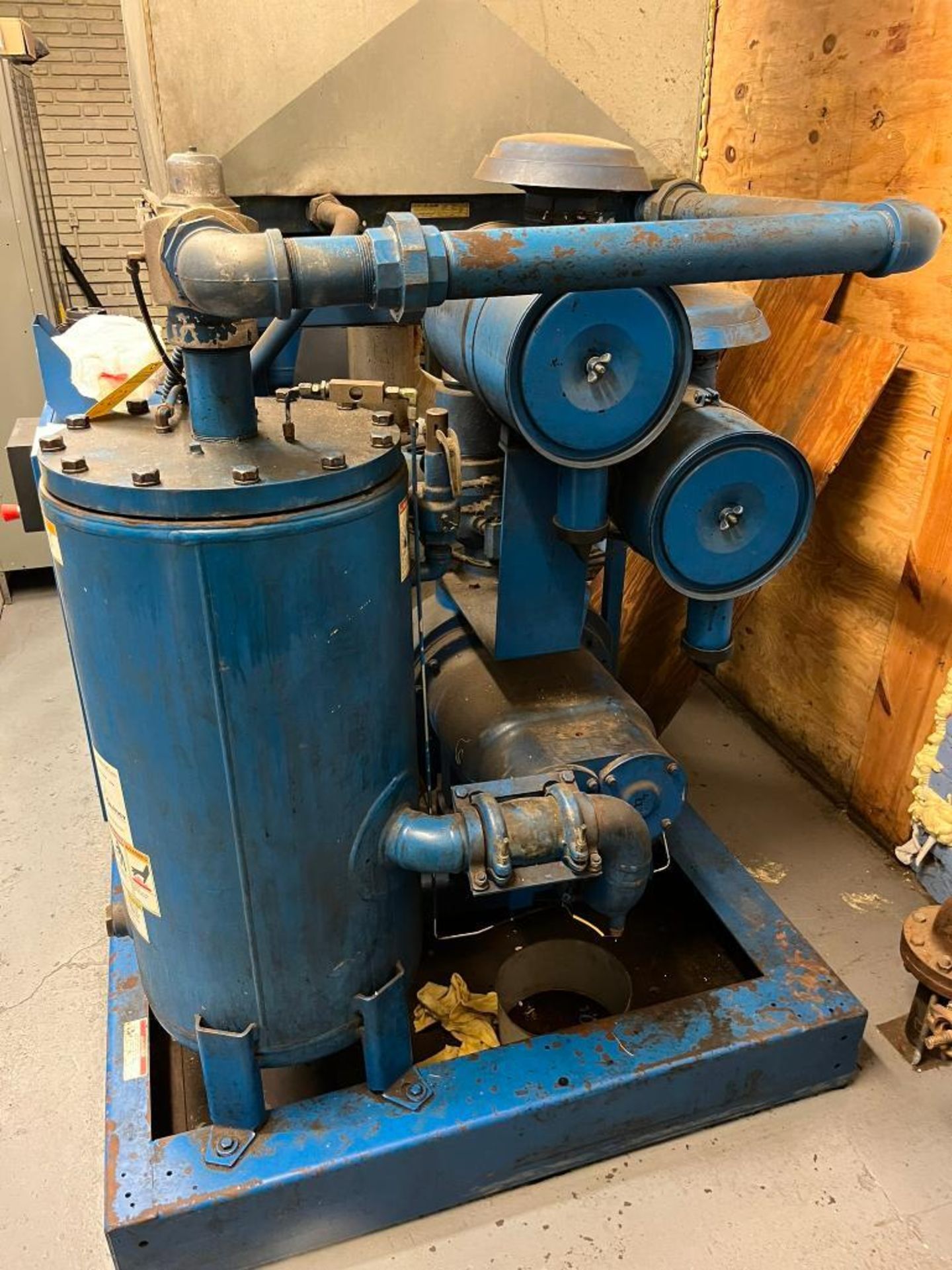 Quincy OSF-150 Air Compressor, 150 HP, DRO, Twin Muffler w/ Silencers ...